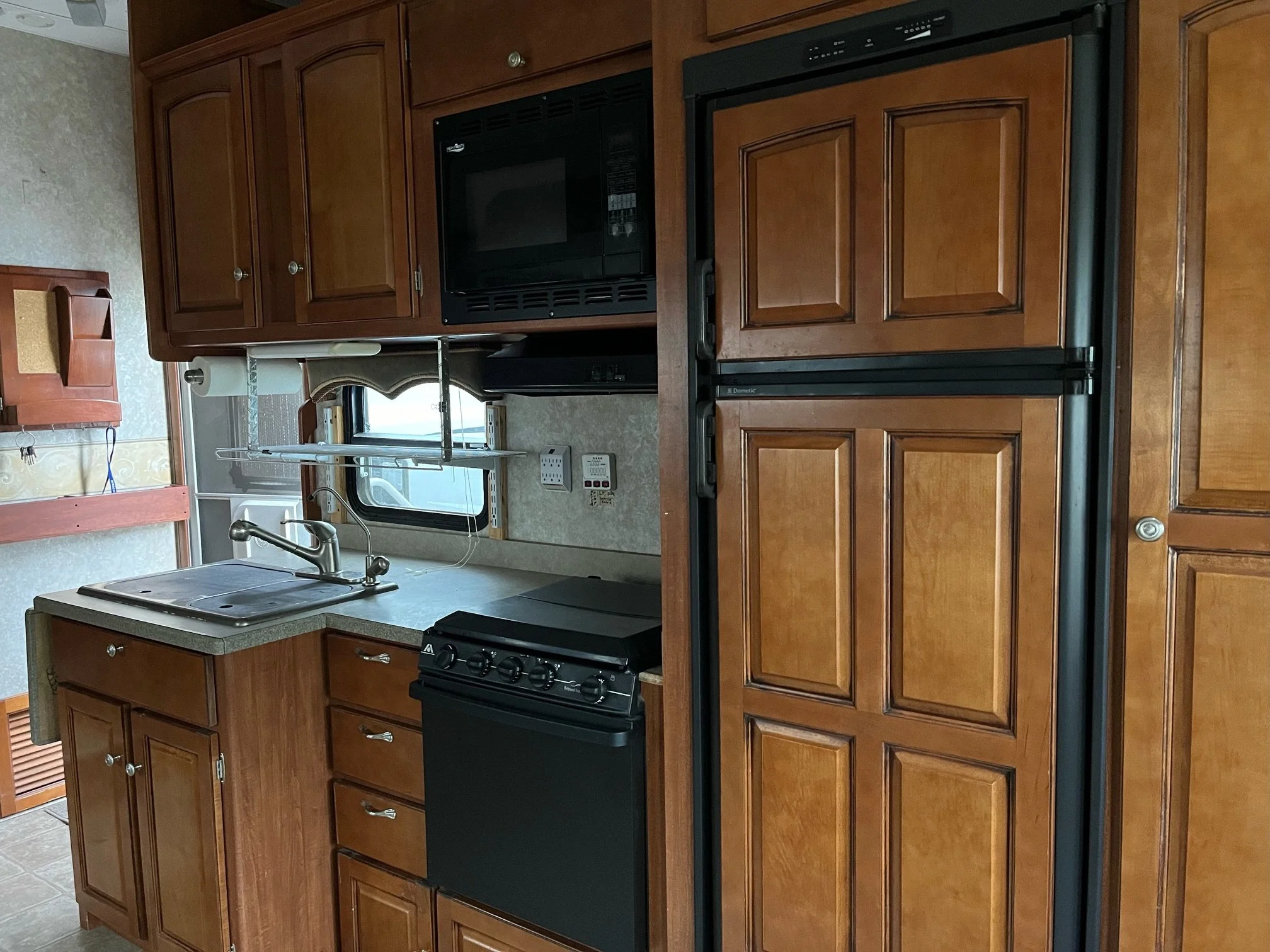 2006 Sunnybrook Titan XL 31BW 5th Wheel — BergesonRV
