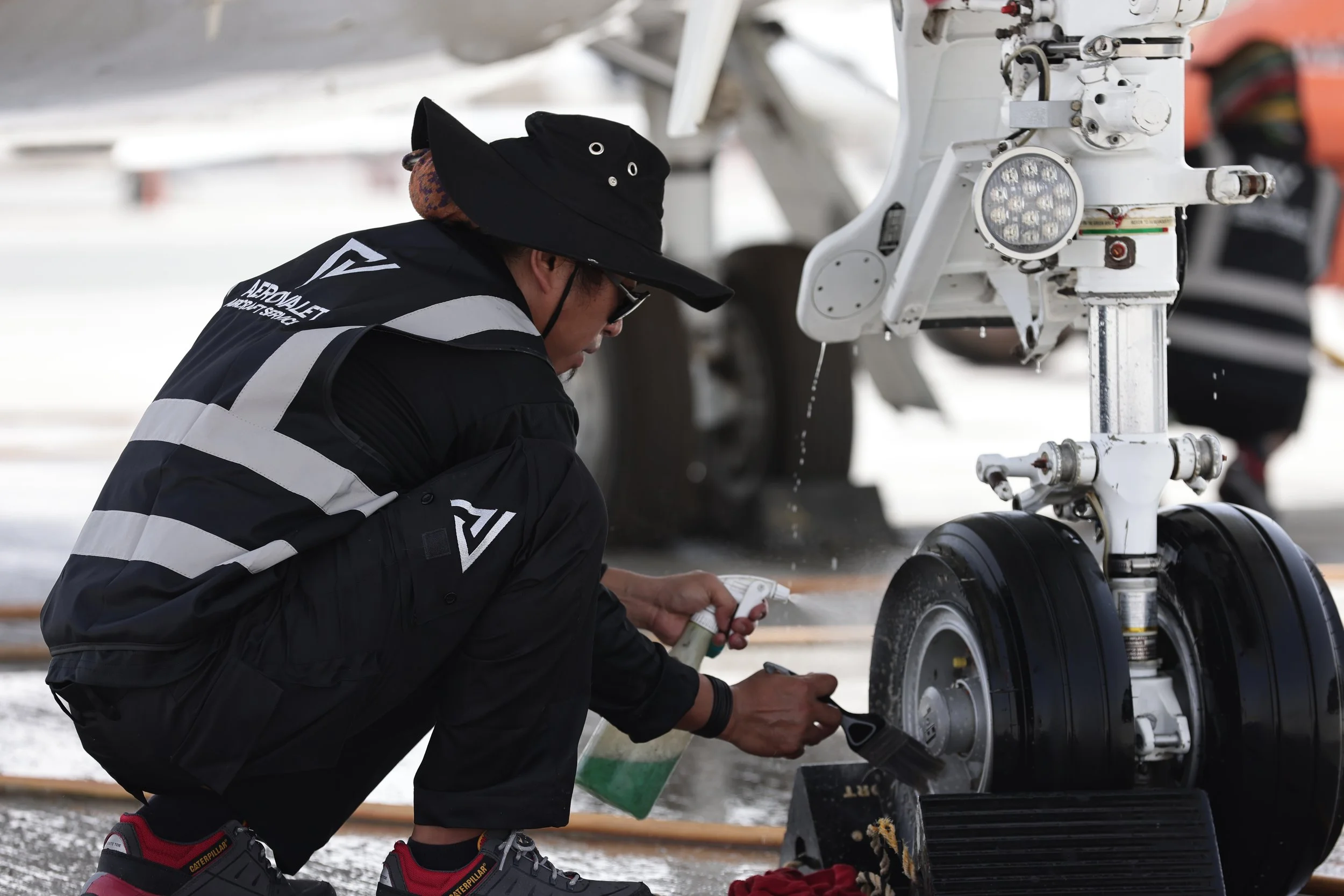 Aircraft Exterior Services — Aerovalet - Professional Aircraft Services ...