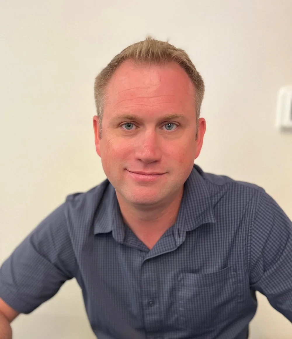 Our Team — EasyFrame