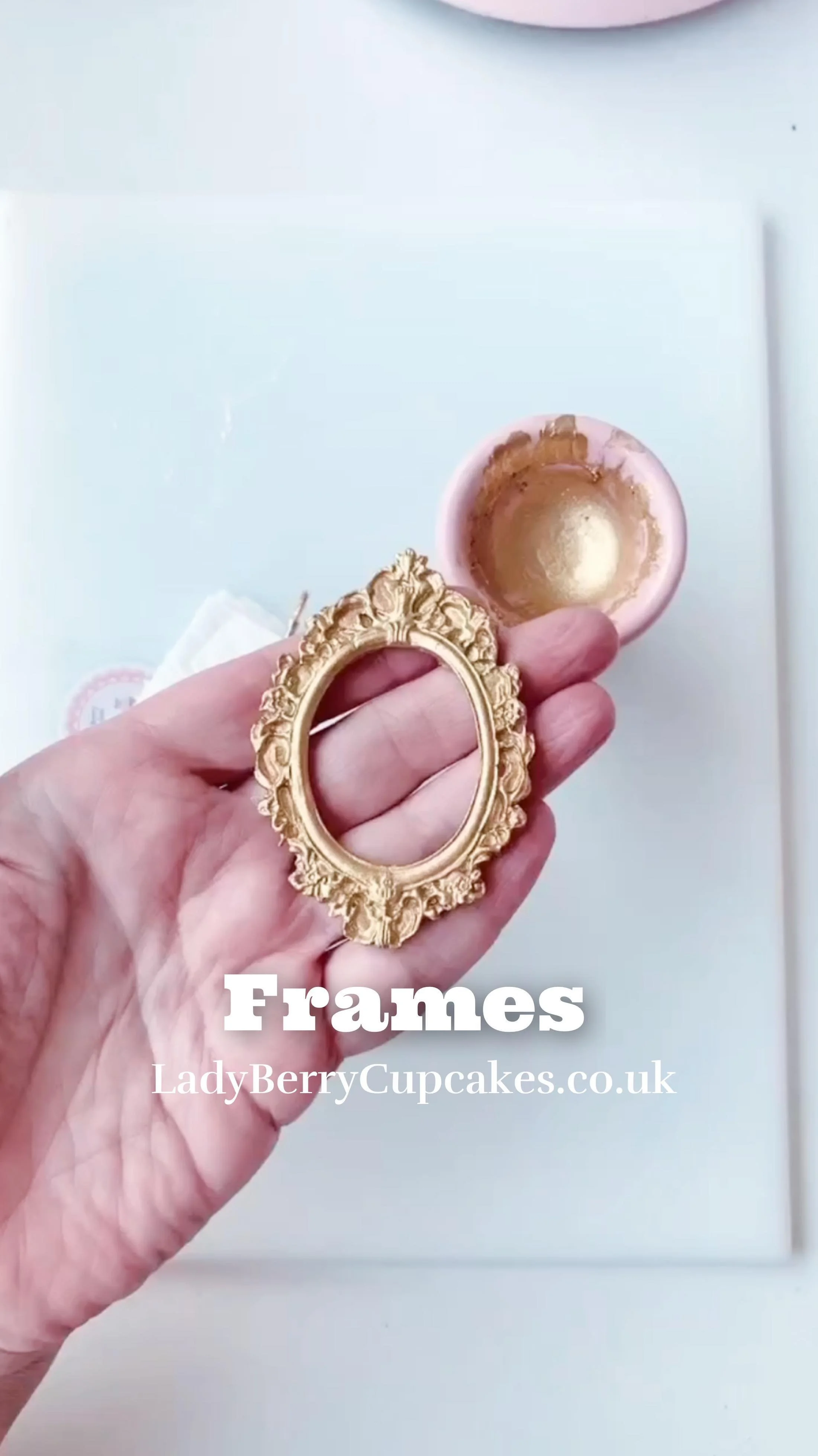 Lady Berry Cupcakes | Cupcake Decorating School