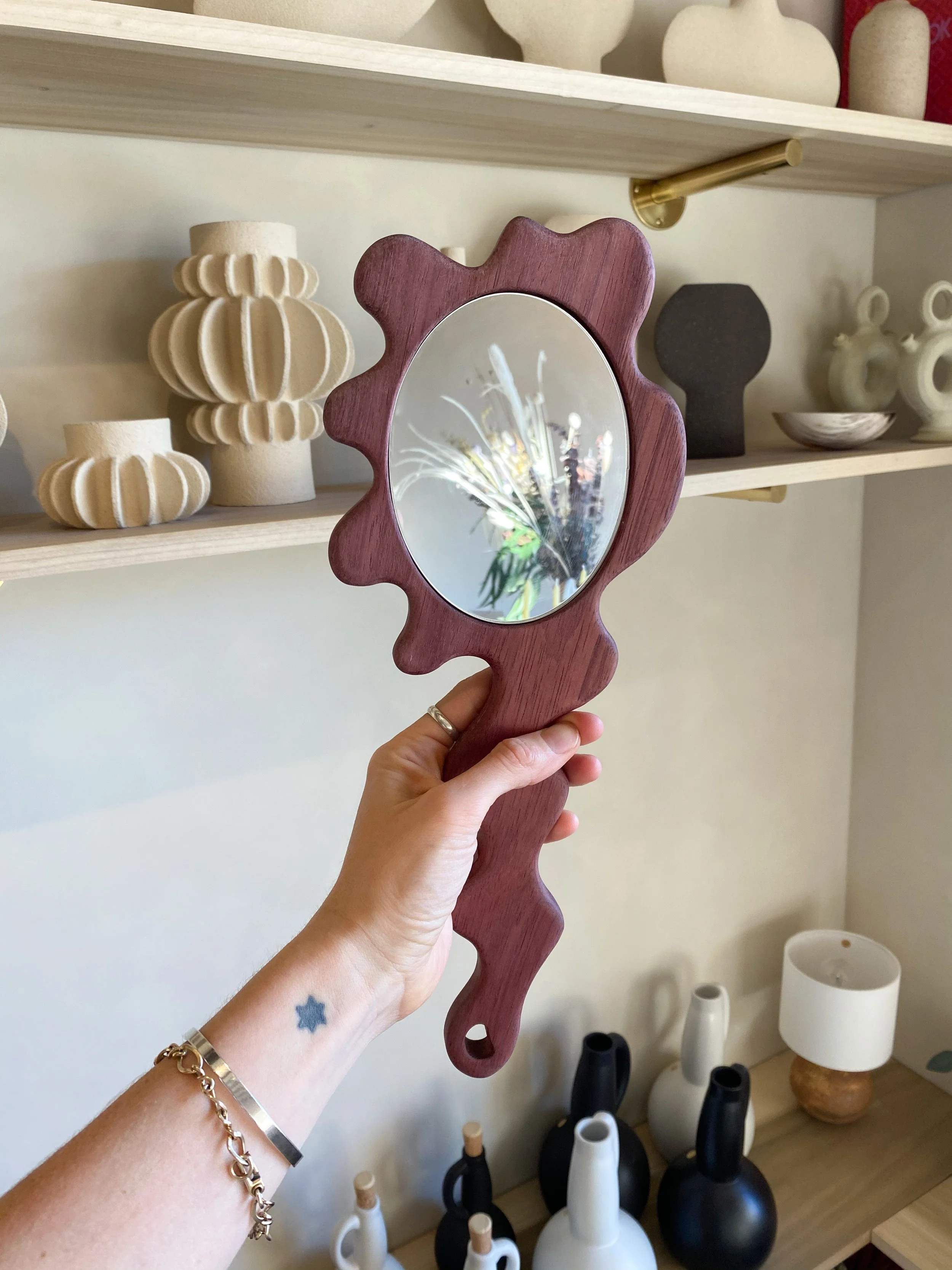 peono lamp in tobacco alabaster, sculptural and iconic table lamp for ...