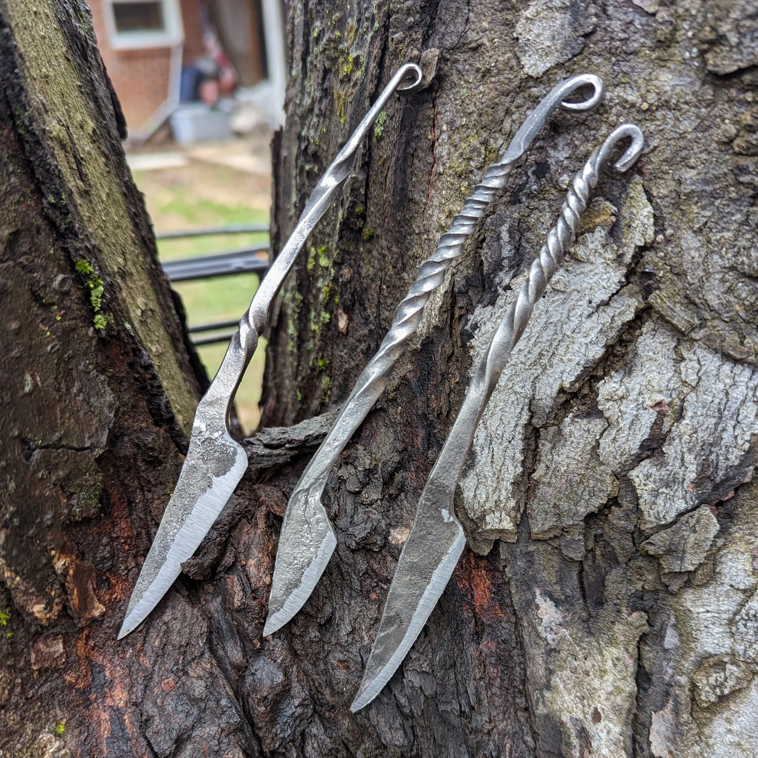 Beginner Bladesmithing: Seahorse Knives — The Inventor Center