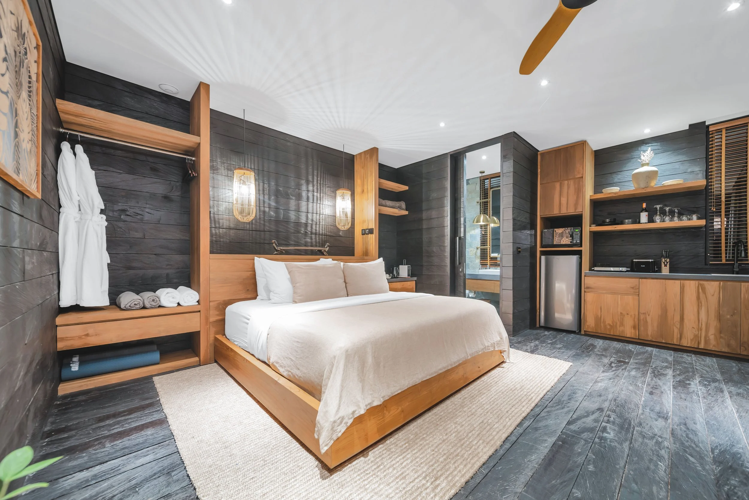 Luxurious Studio Cabin with Kitchette — Munduk Cabins by Desa Hay