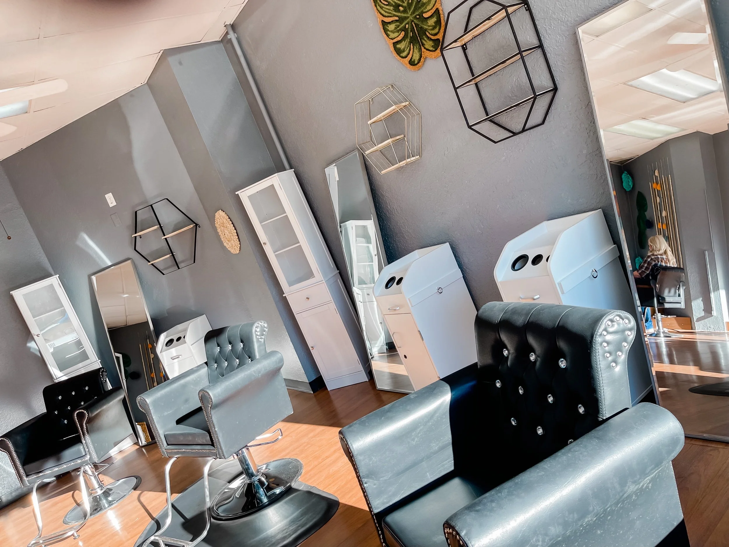 A Shade of Vintage Coloring Salon