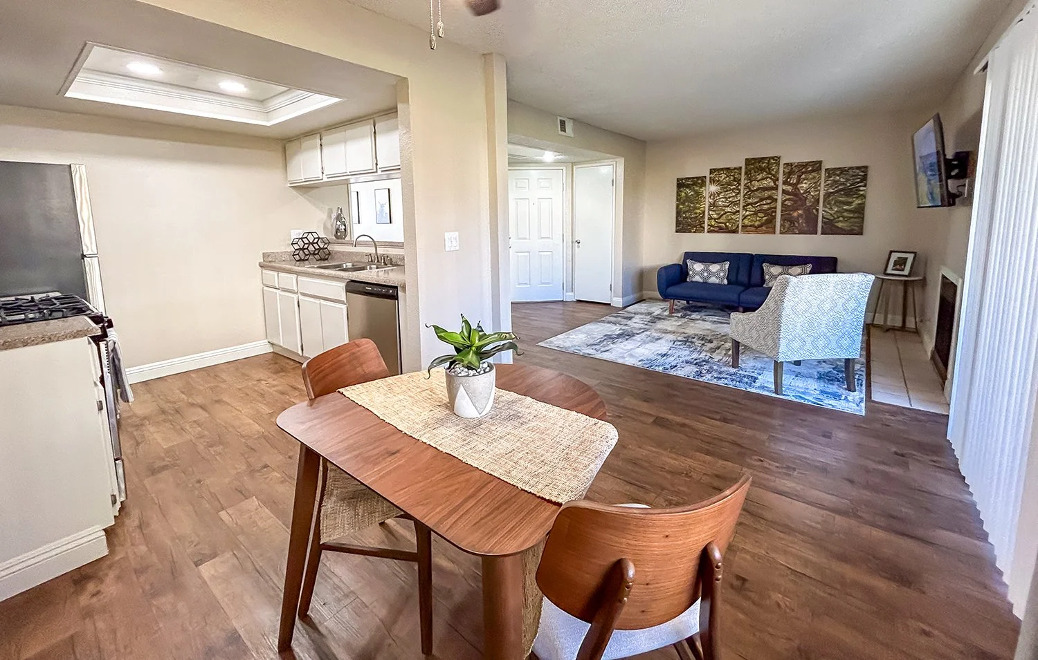 Cresthaven Apartments