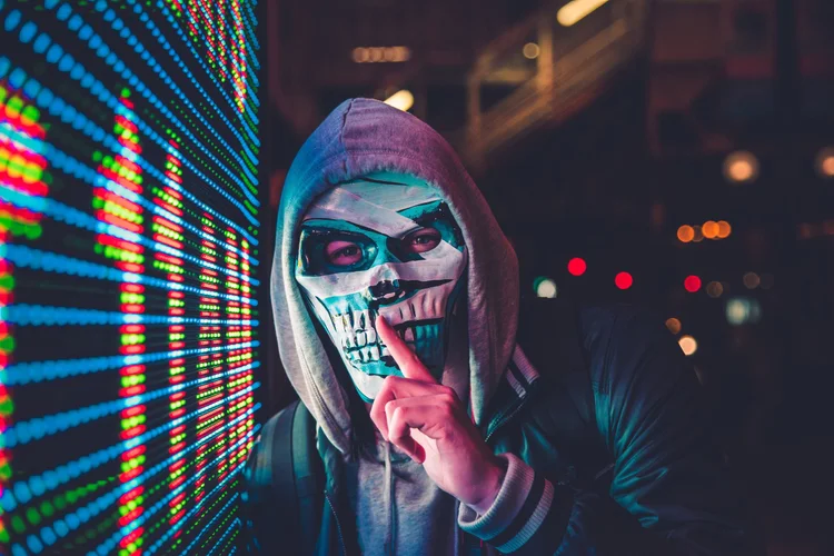 How To Run a Con — Uncommon Pursuit