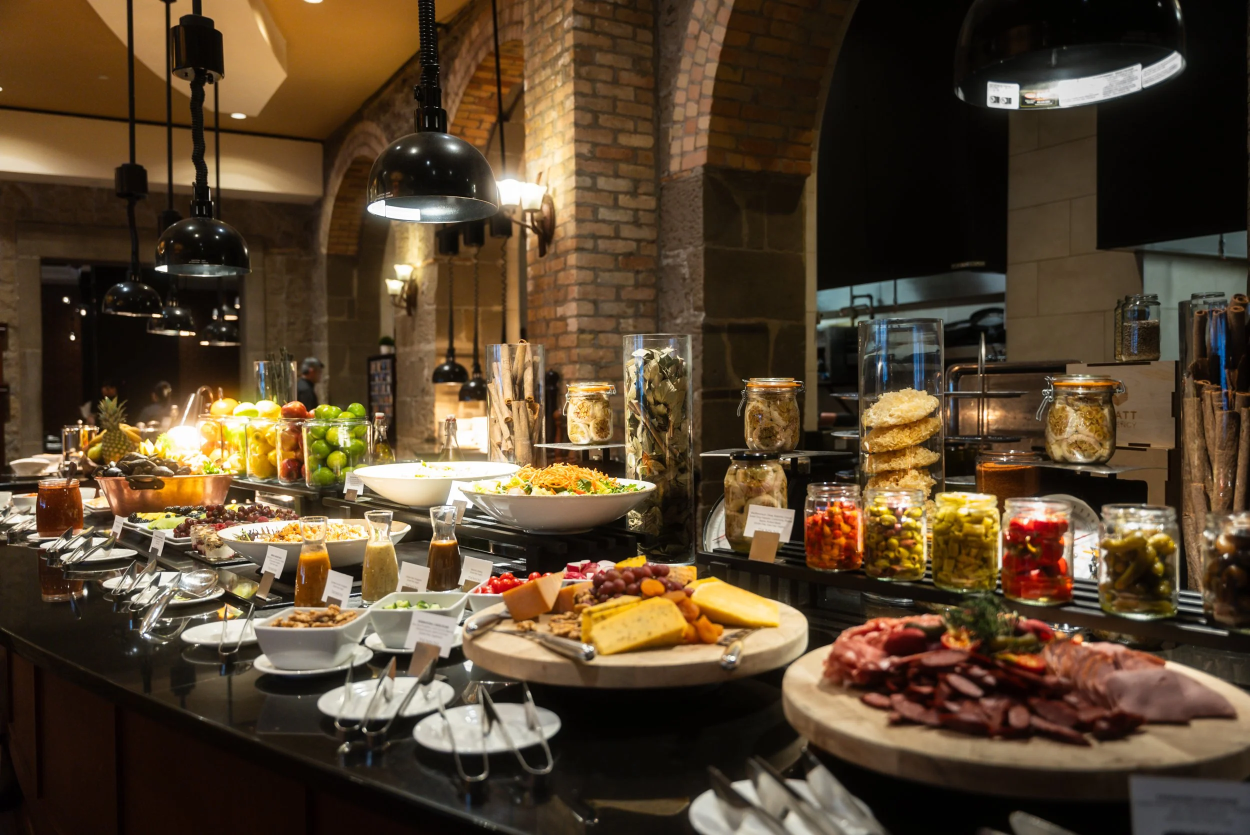 Thomsons Kitchen & Bar | Downtown Calgary Restaurant