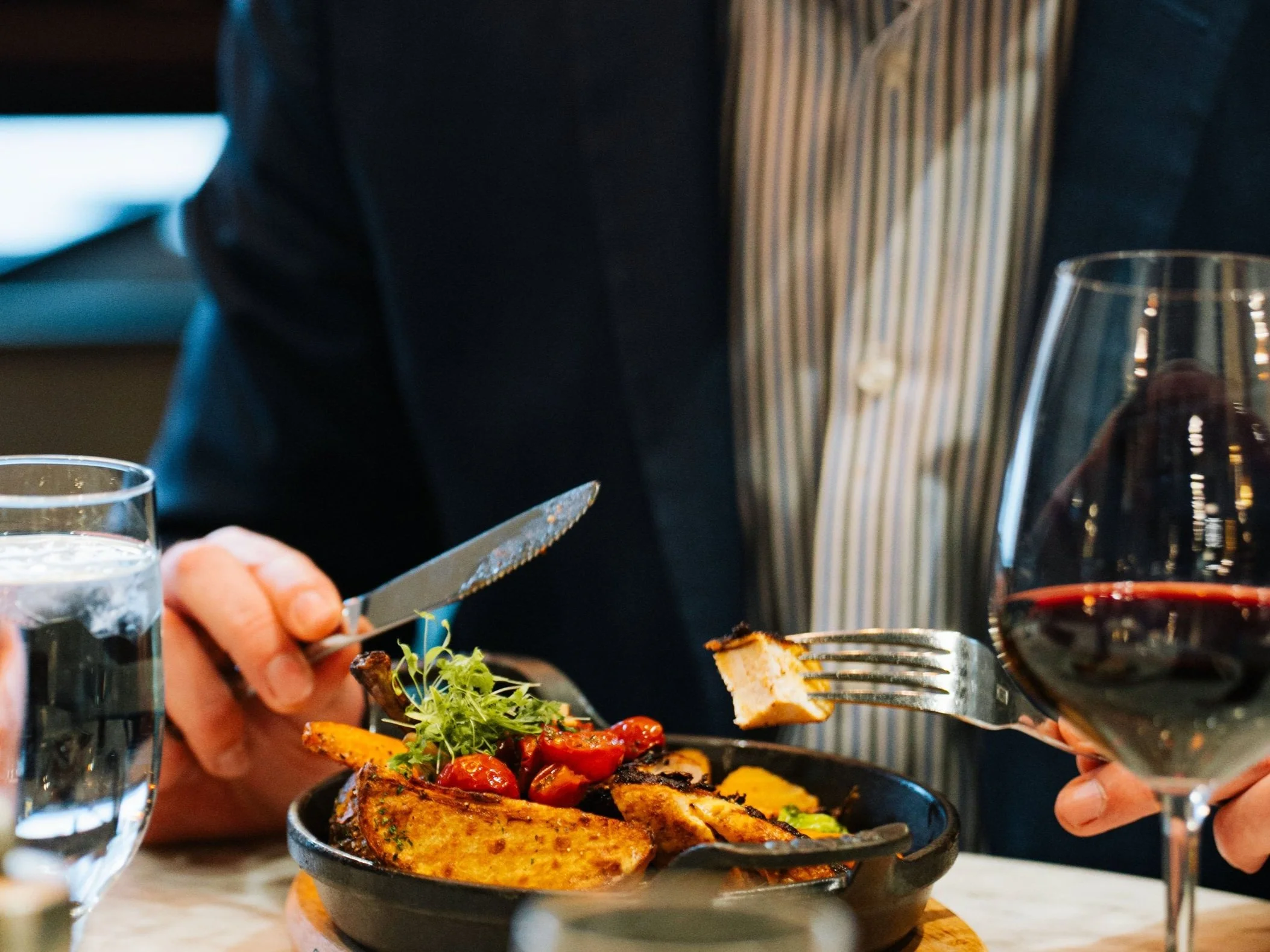 Thomsons Kitchen & Bar | Downtown Calgary Restaurant