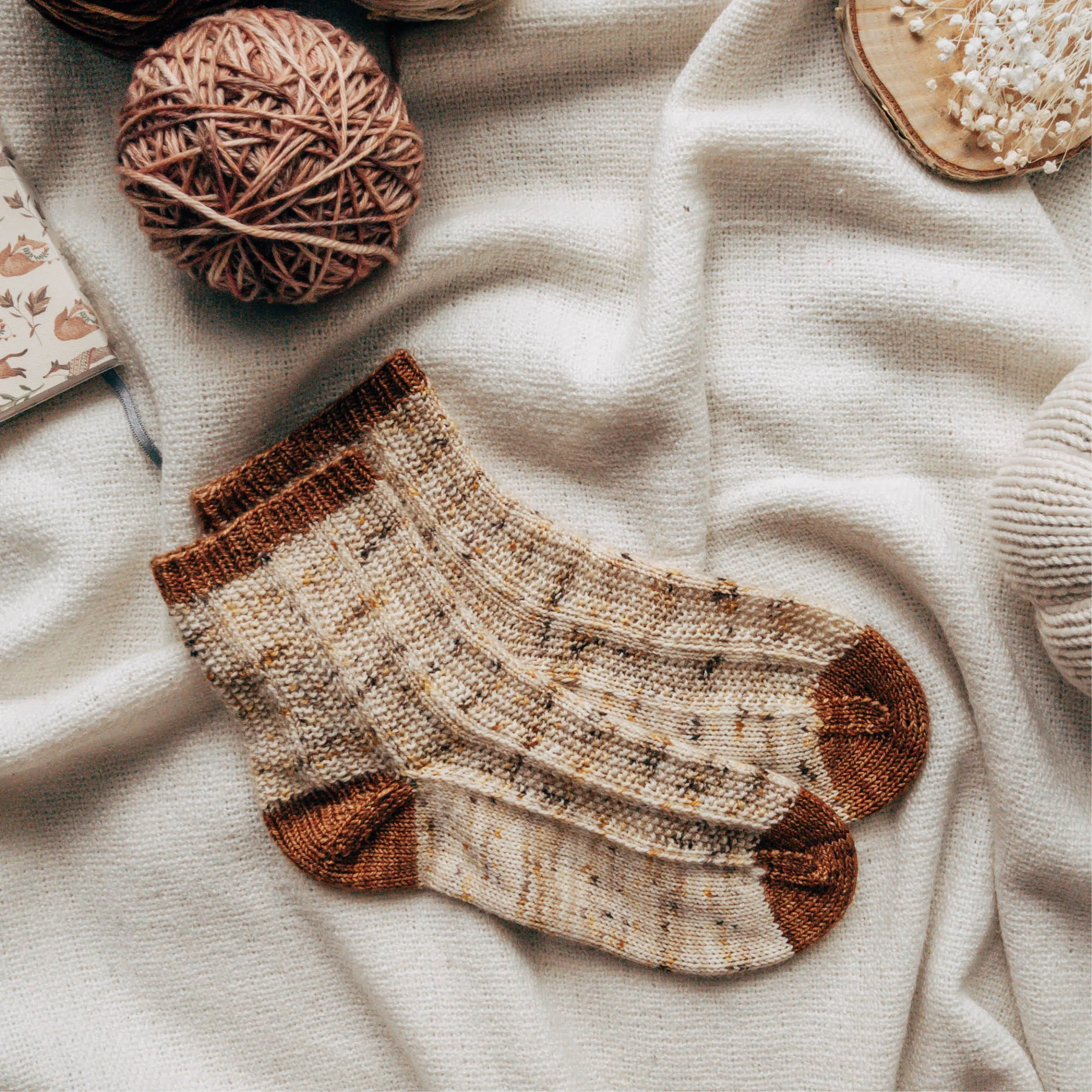 Easy ankle socks knitting pattern - Textural Socks — Whileberry ...