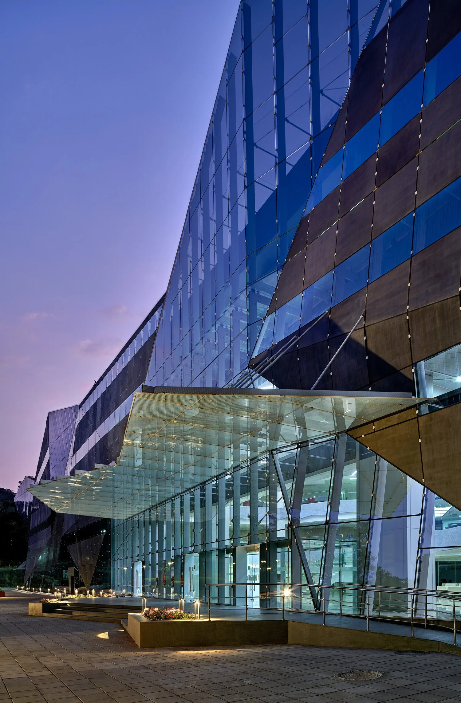 Cummins Technology Center — Innovation Glass · High Performance Glass ...