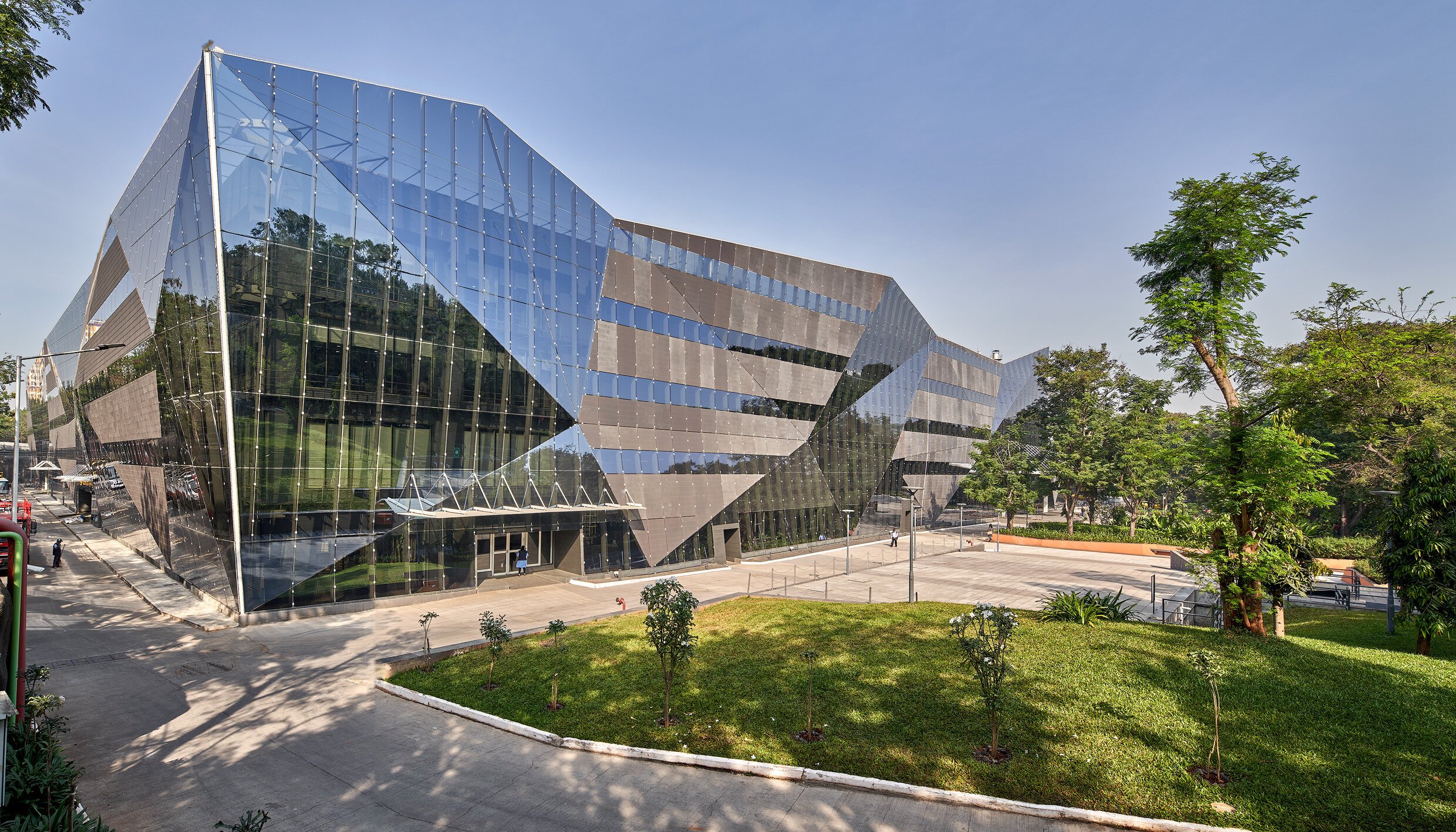 Cummins Technology Center — Innovation Glass · High Performance Glass ...