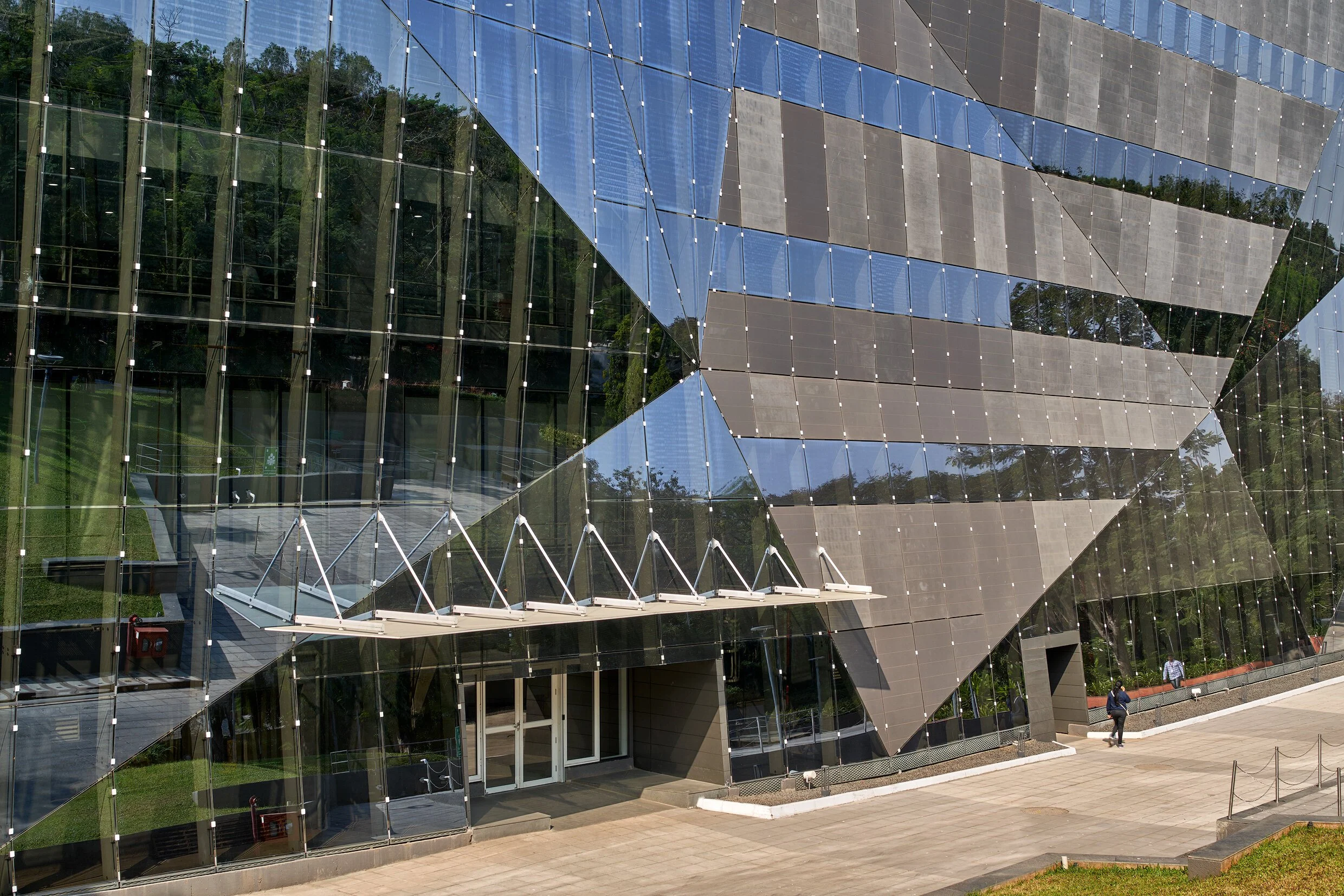 Cummins Technology Center — Innovation Glass · High Performance Glass ...