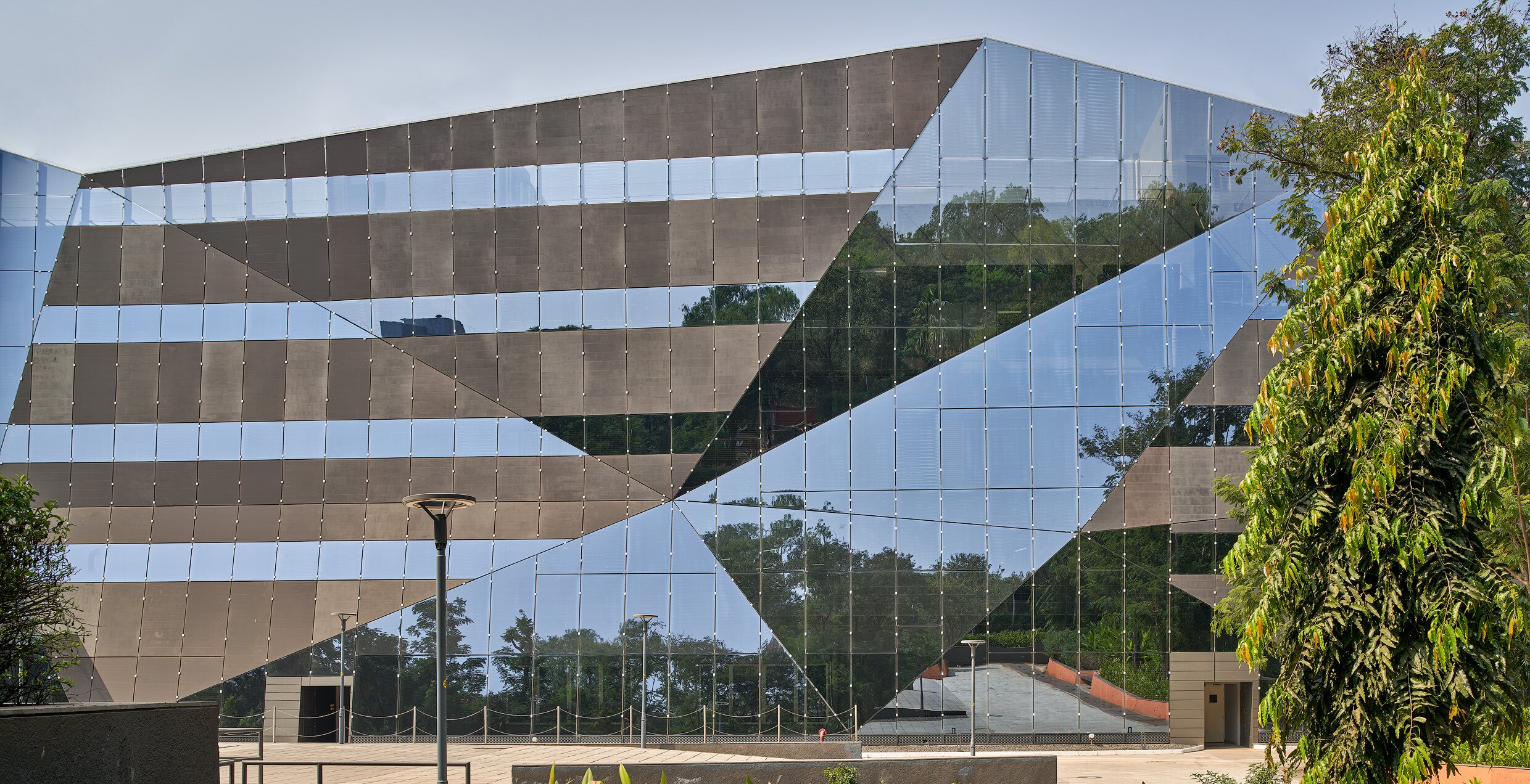 Cummins Technology Center — Innovation Glass · High Performance Glass ...