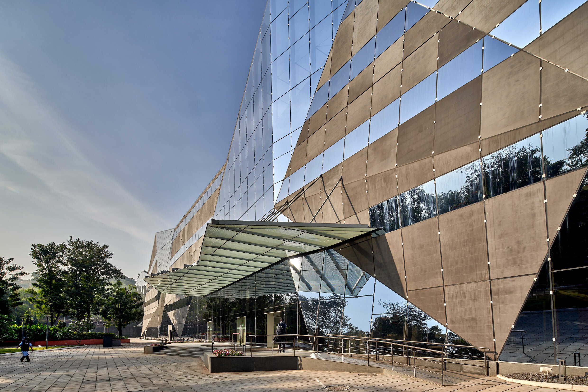 Cummins Technology Center — Innovation Glass · High Performance Glass ...