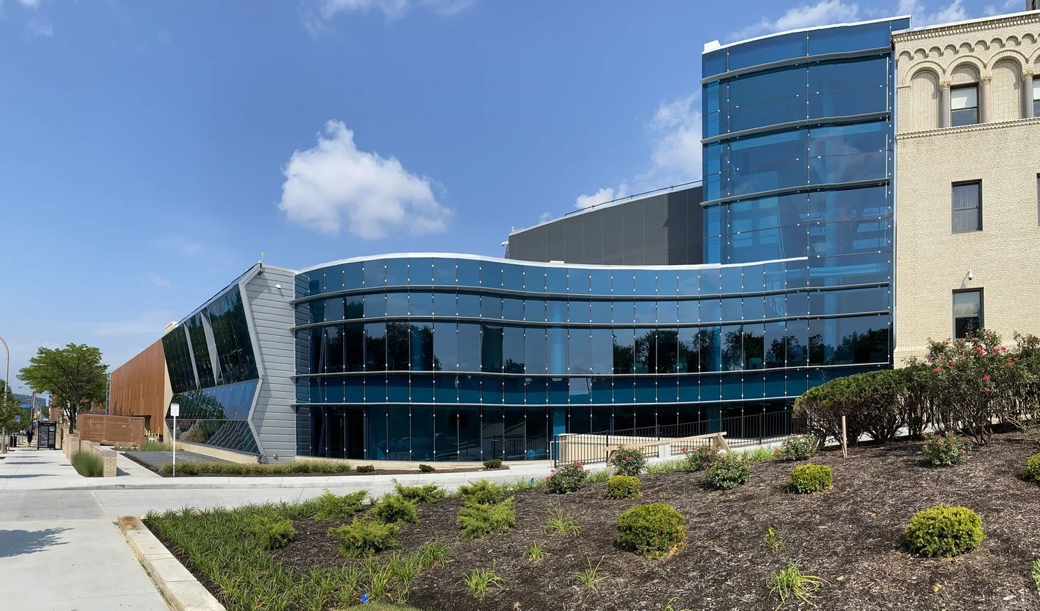 VS1 Detail Feature: Faceted and Folded Walls — Innovation Glass · High ...