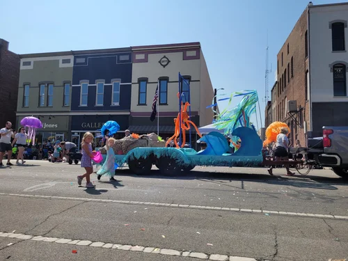 Parade — PERU AMATEUR CIRCUS