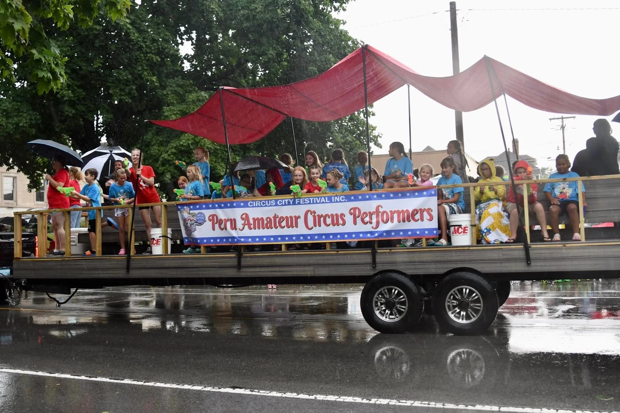 Parade — PERU AMATEUR CIRCUS