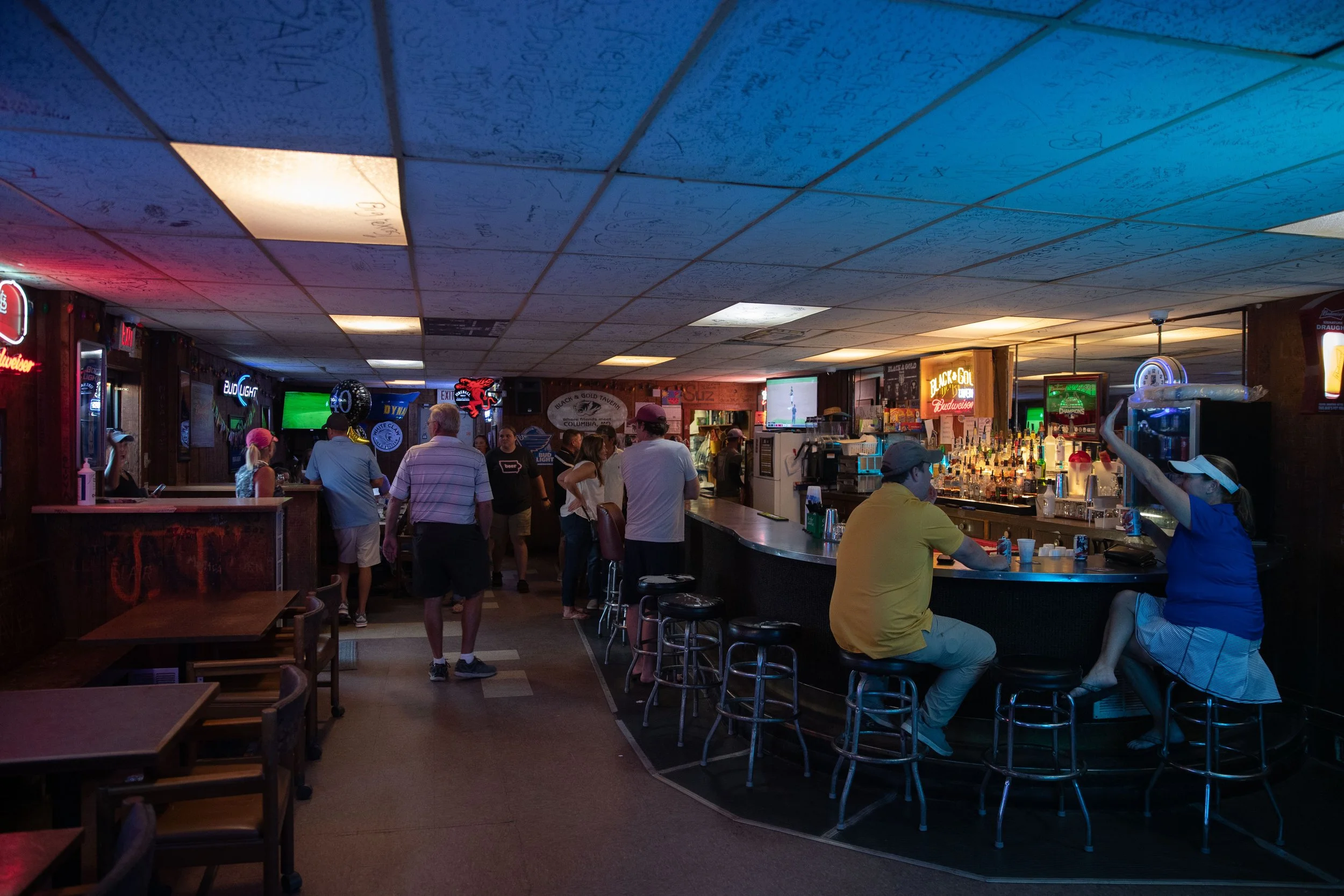 Black & Gold Tavern