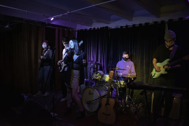 Live Shows — Maddy Hicks