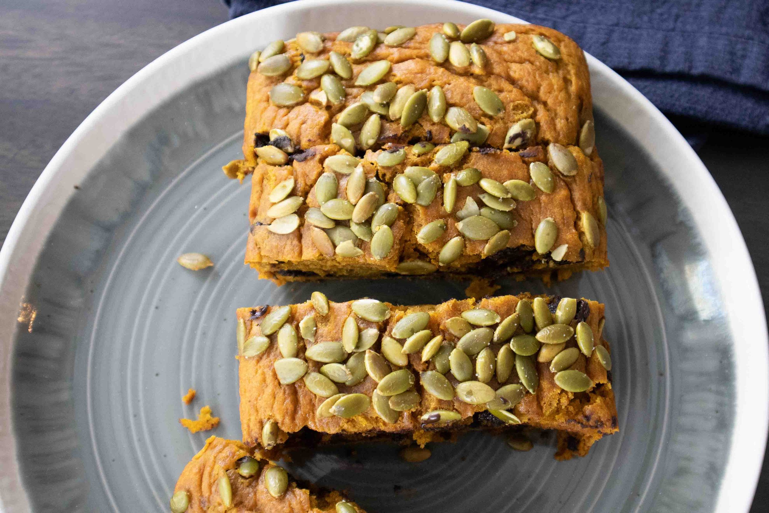 Easy Pumpkin Bread with Chocolate Chips and Toasted Pumpkin Seeds — Its ...