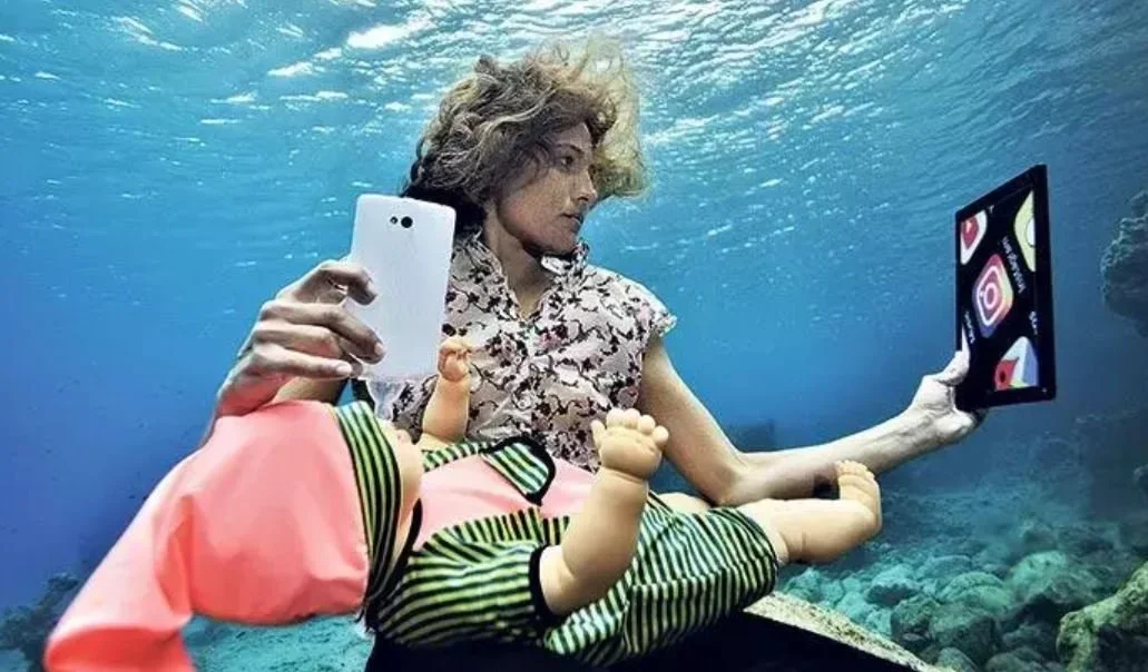 5 Powerful Photographs Capturing the Essence of Digital Addiction ...