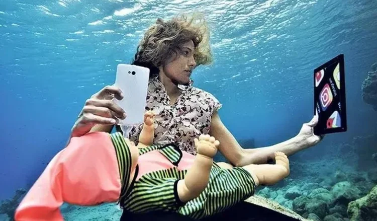 5 Powerful Photographs Capturing the Essence of Digital Addiction ...