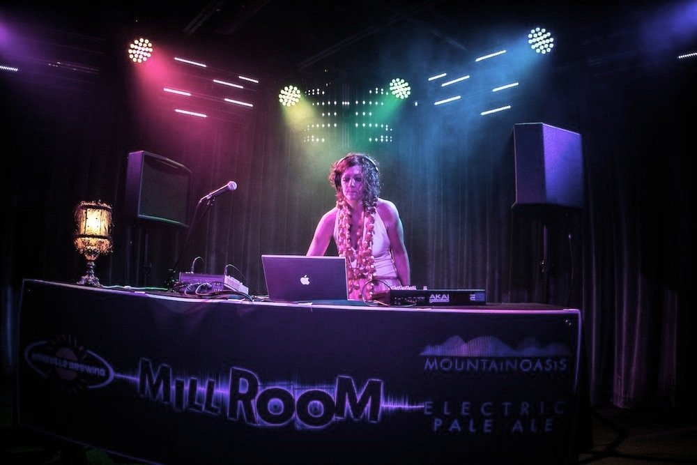 Services — DJ Molly Parti