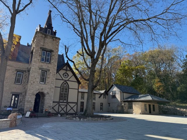 A Historic Ohio Wedding Venue: Mac-O-Chee Castle — The Pemberley Creative