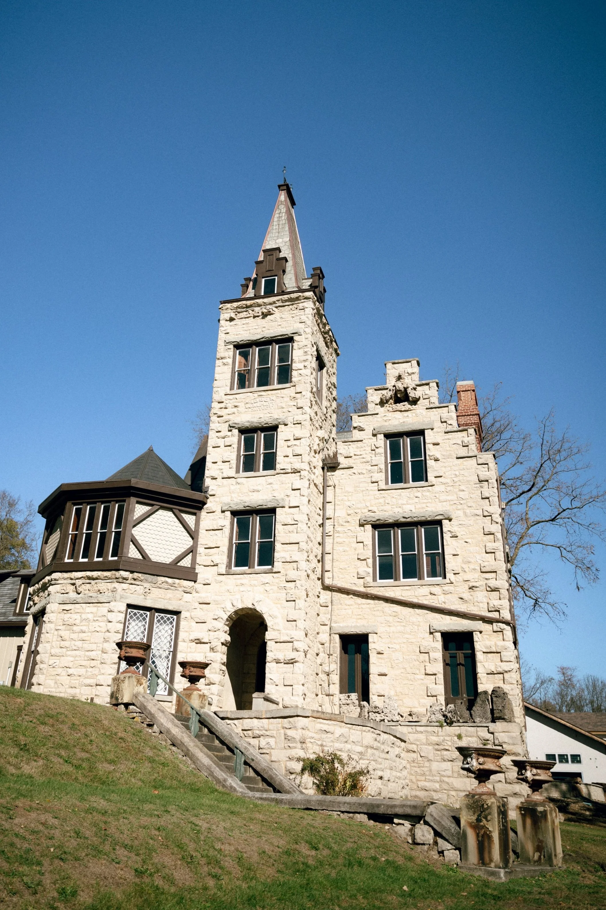 A Historic Ohio Wedding Venue: Mac-O-Chee Castle — The Pemberley Creative