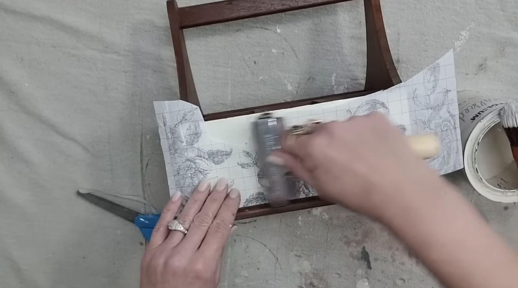 How To Use IOD Paint Inlays To Thrift Flip A Vintage Wooden Tote ...