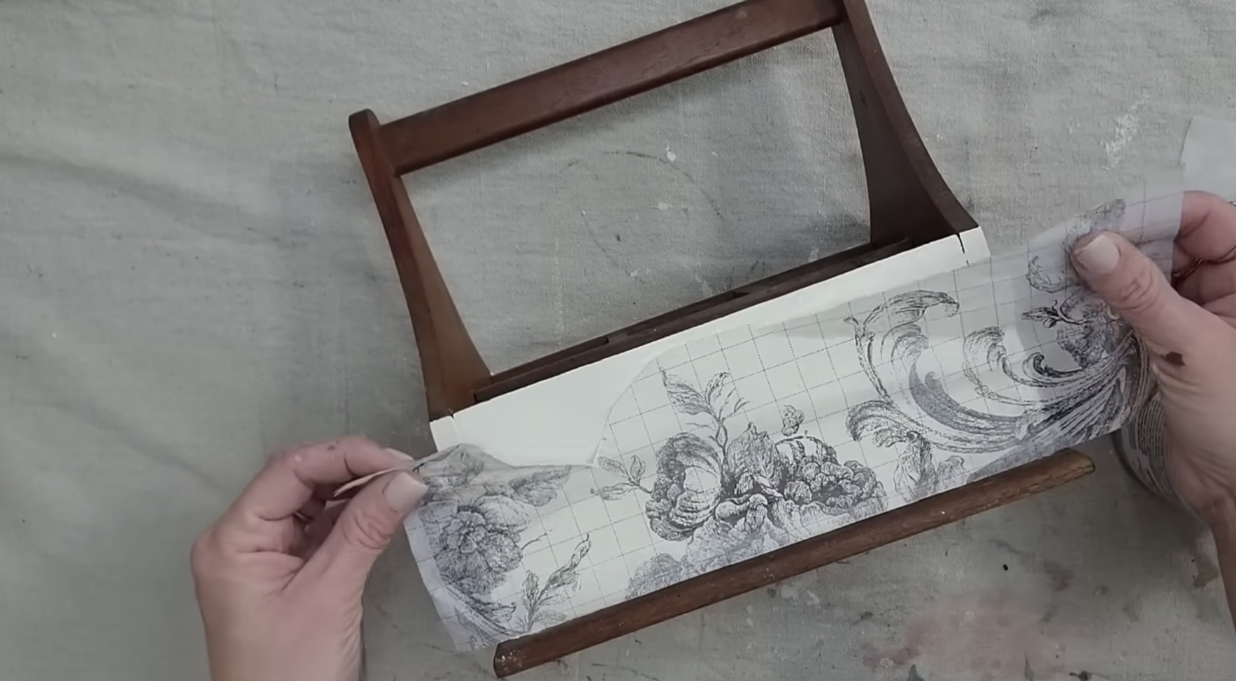 How To Use IOD Paint Inlays To Thrift Flip A Vintage Wooden Tote ...