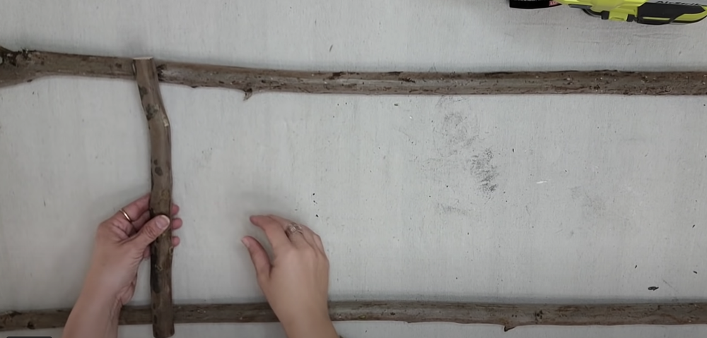 How To Create A DIY Branch Ladder with FREE Items From Your Backyard ...