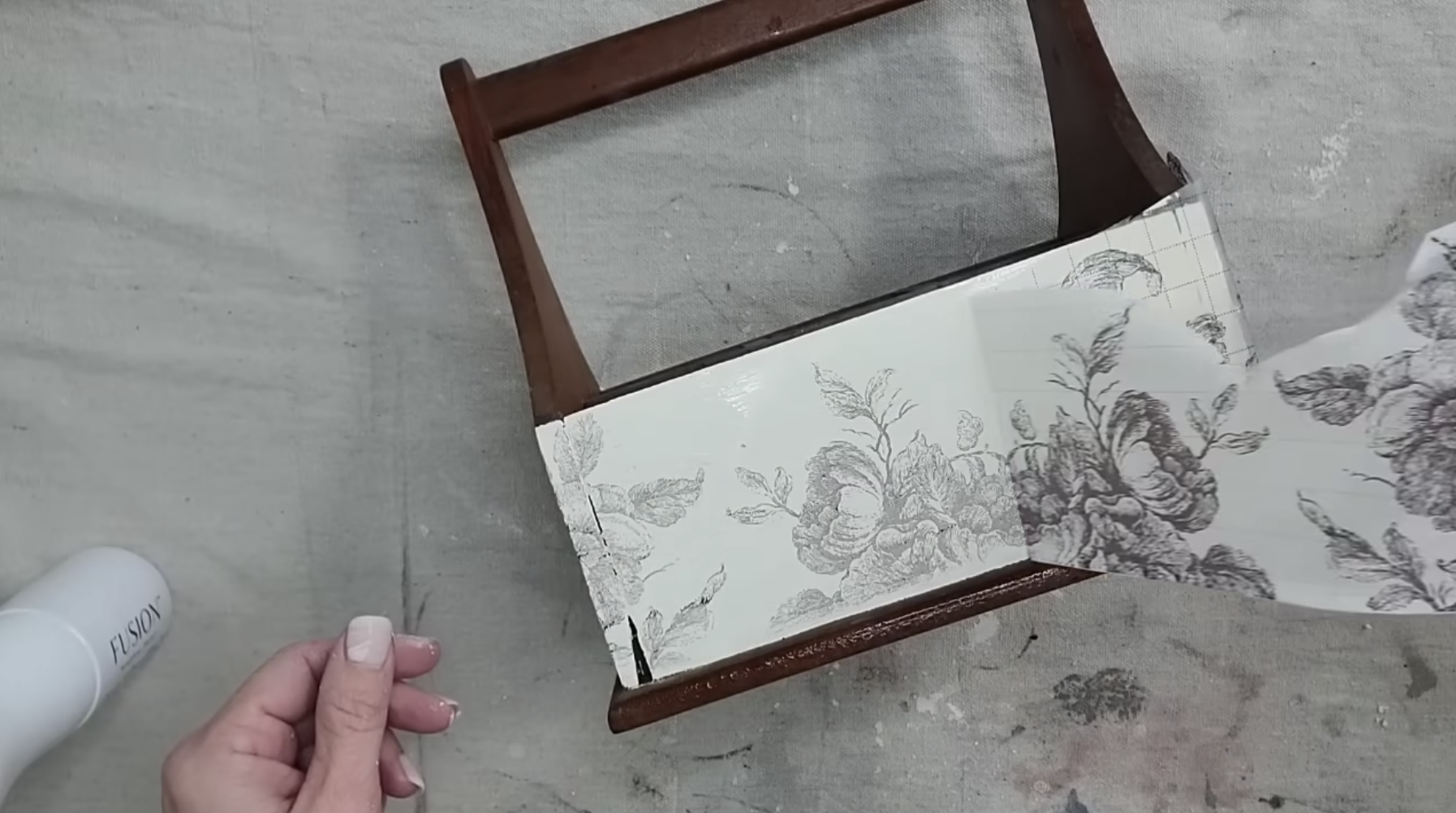 How To Use IOD Paint Inlays To Thrift Flip A Vintage Wooden Tote ...
