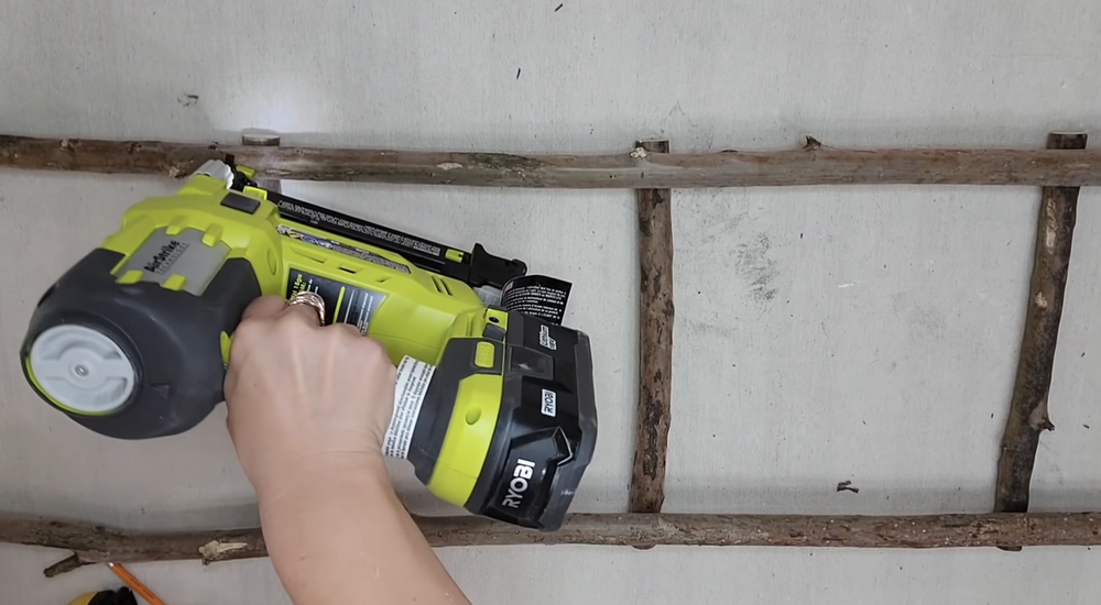How To Create A DIY Branch Ladder with FREE Items From Your Backyard ...