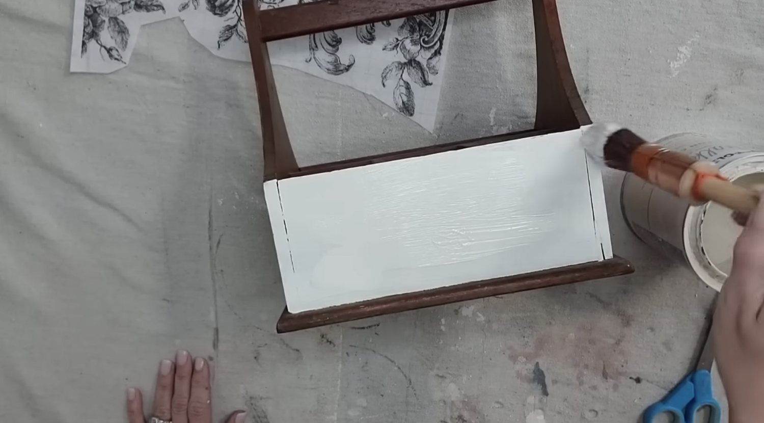 How To Use IOD Paint Inlays To Thrift Flip A Vintage Wooden Tote ...