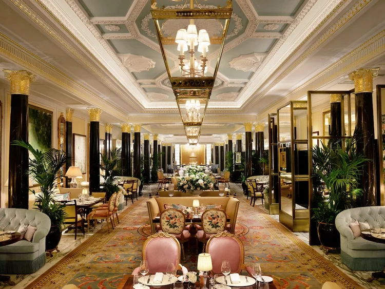 ロンドンの象徴「The Dorchester, Dorchester Collection」優雅と格式を纏う5つ星ホテル、Mayfair ...