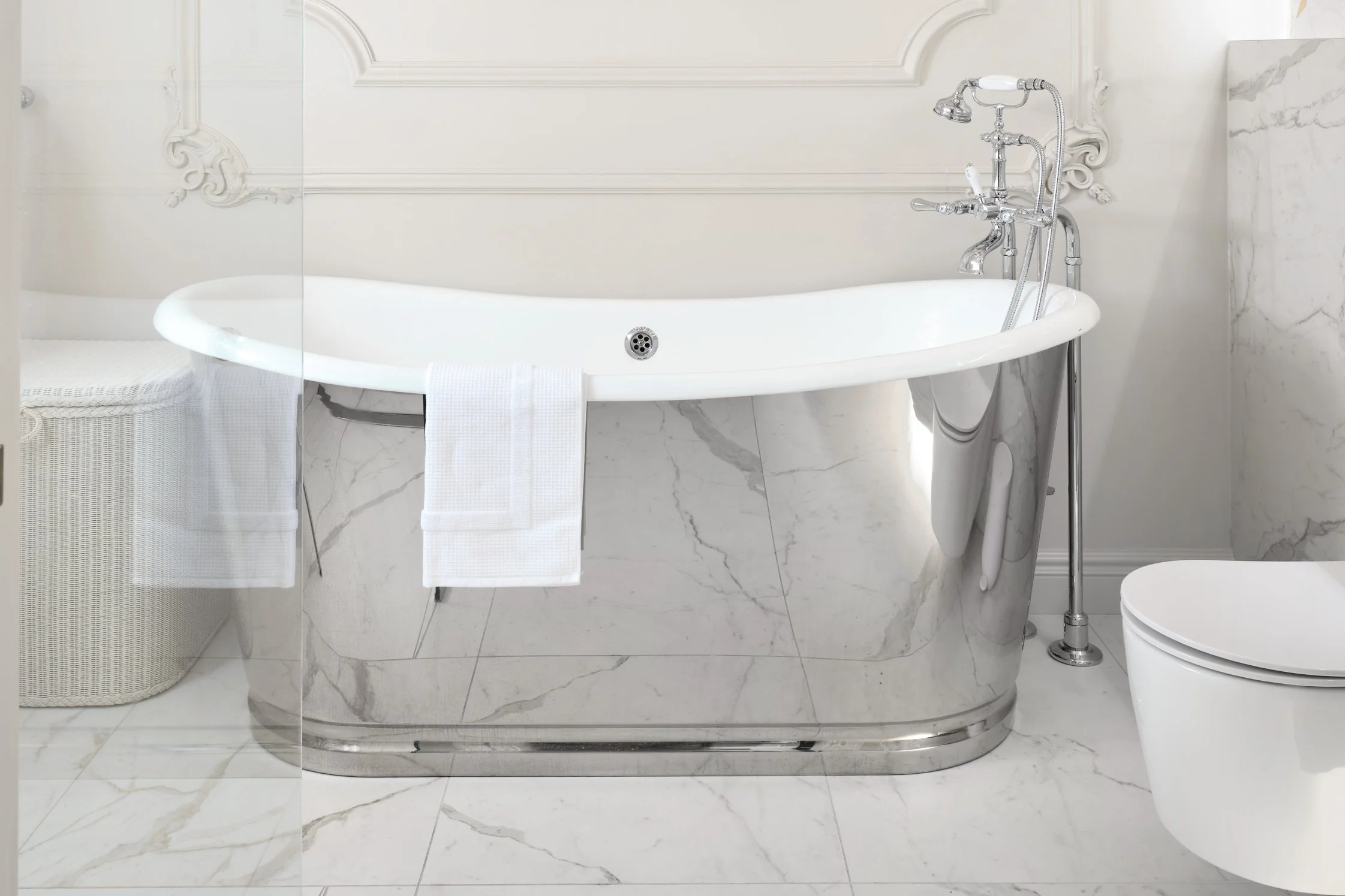 Bathroom Design: Opulent Bathroom with Ornate Detailing