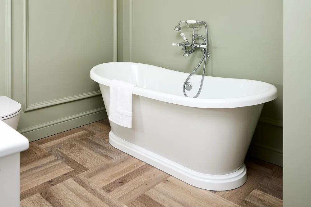 Bathroom Design: Timeless Bathroom with Painted Furniture, Panelling ...