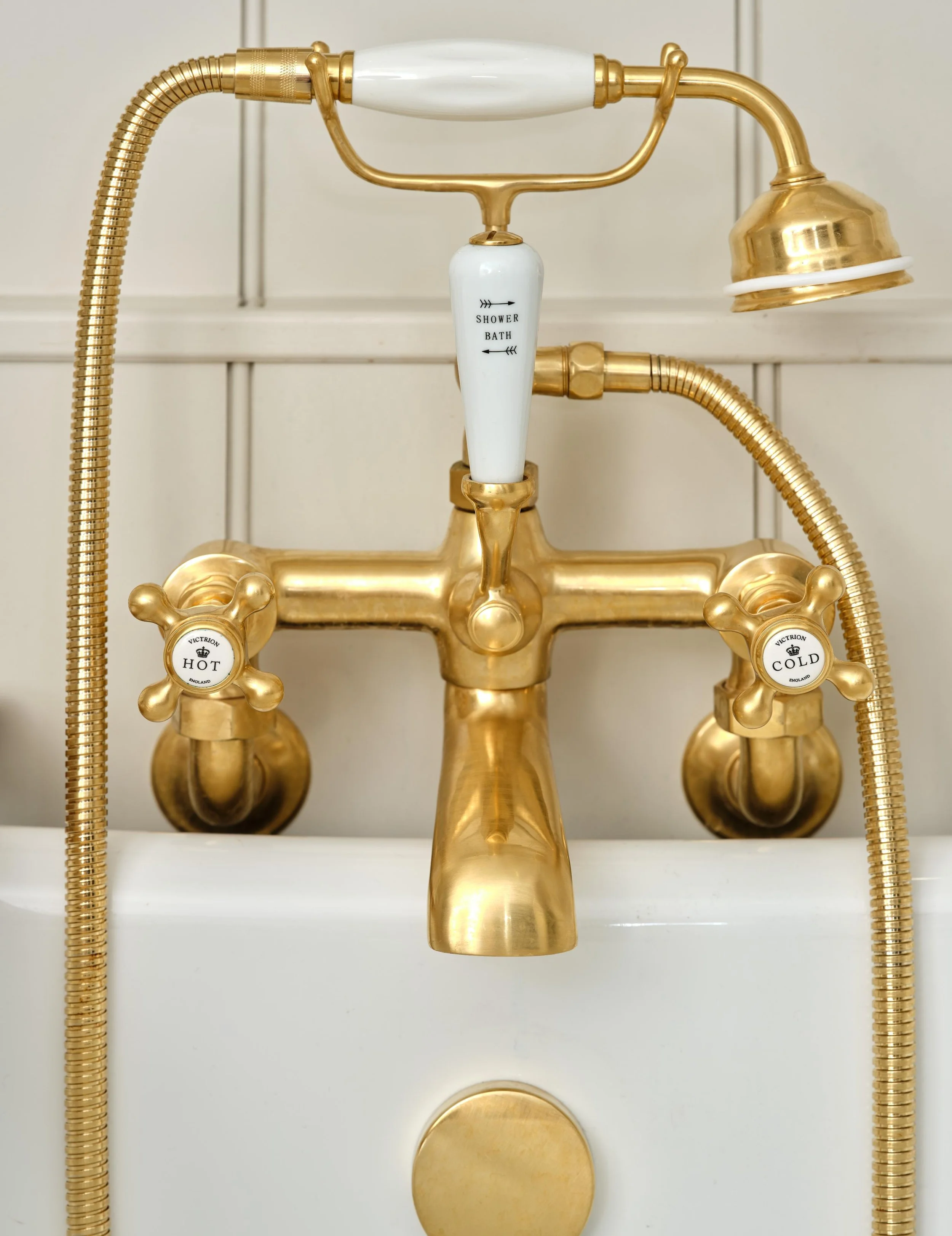 Bathroom Design: A Classic and Cosy Cottage Bathroom
