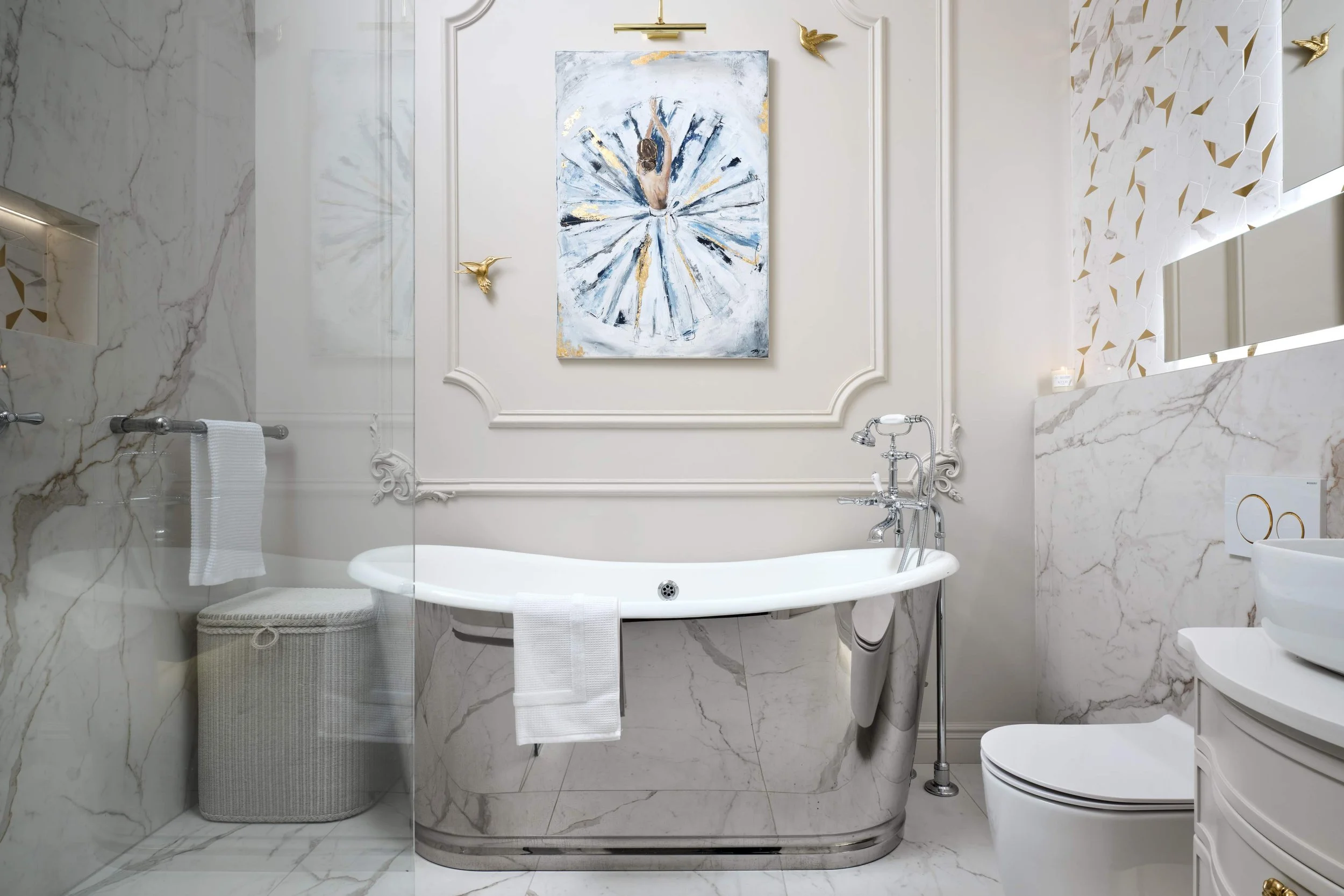 Bathroom Design: Opulent Bathroom with Ornate Detailing