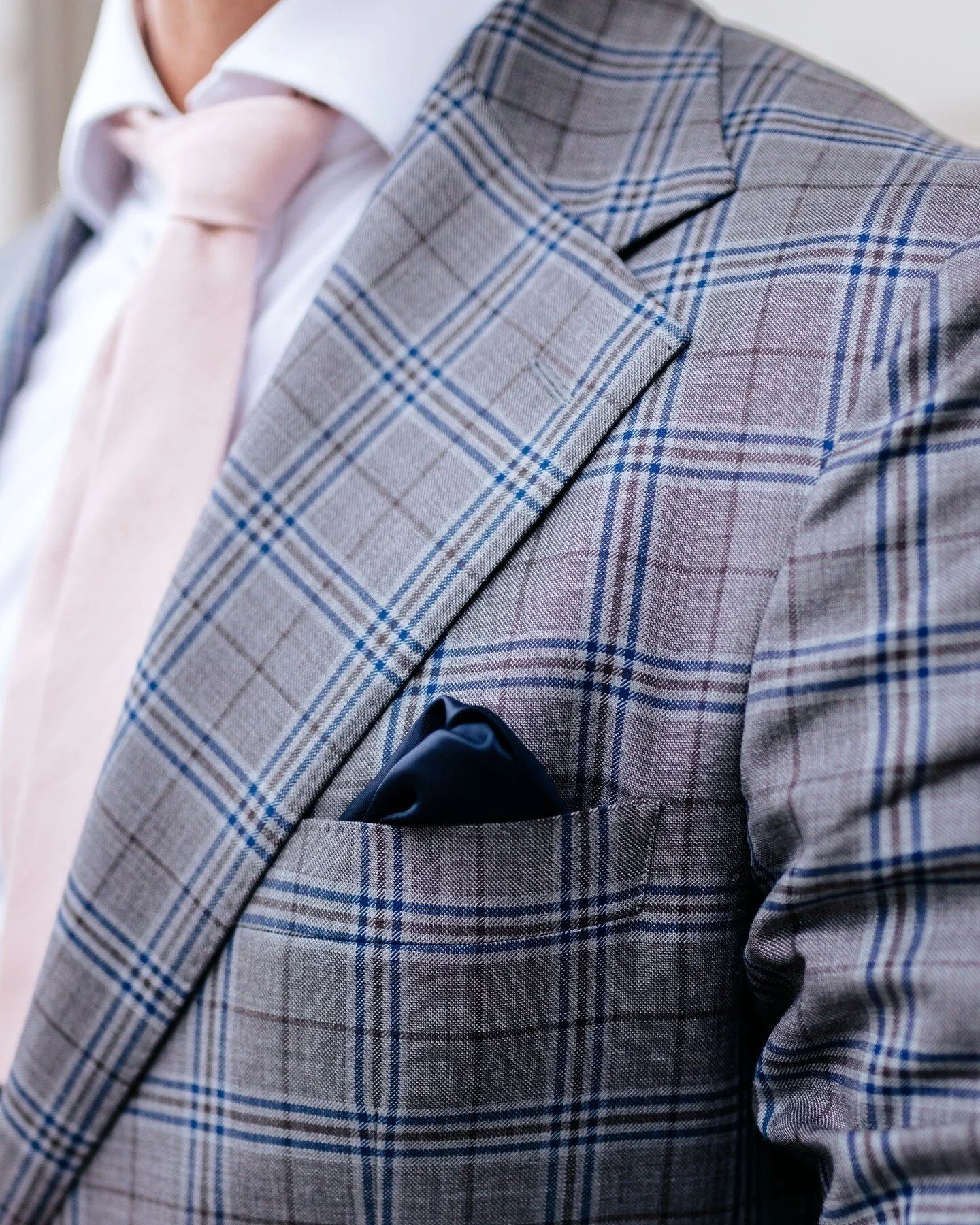 Tweeds Custom Suits - Custom Suits & Accesories