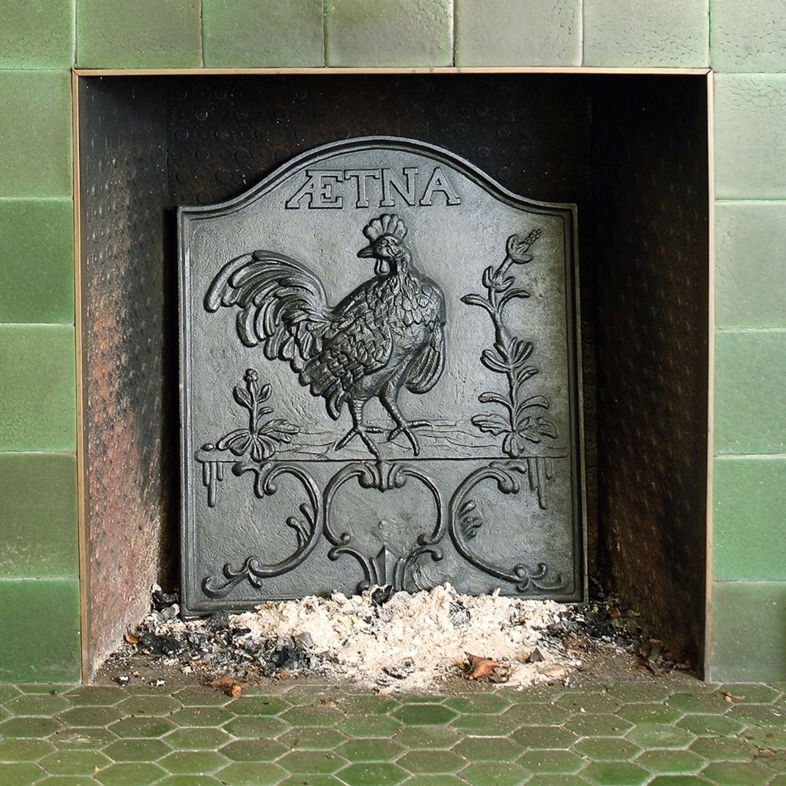 Minuteman International | Achla Designs