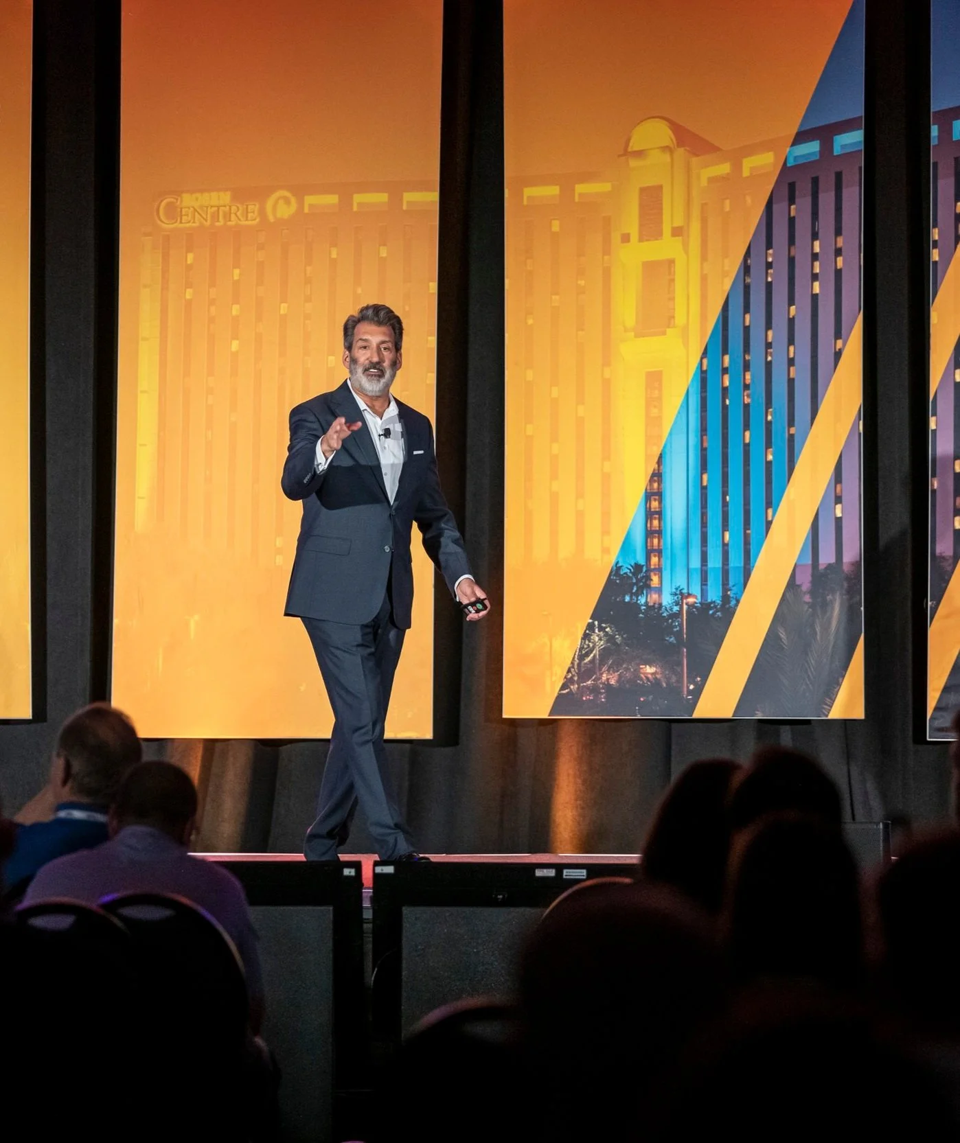 About — customer experience keynote speaker David Avrin