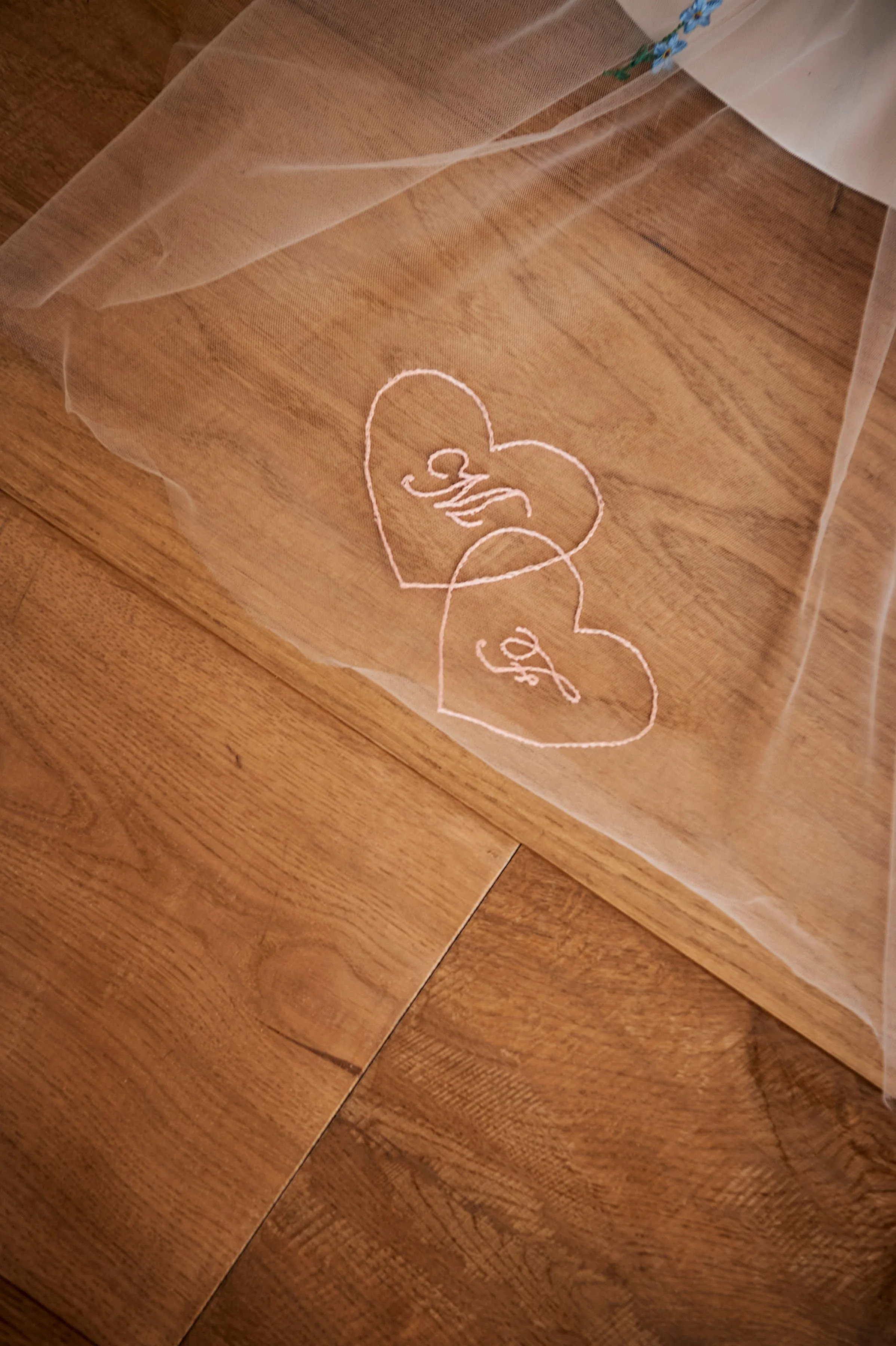 How to Choose the Perfect Monogram or Custom Initials Wedding Veil ...