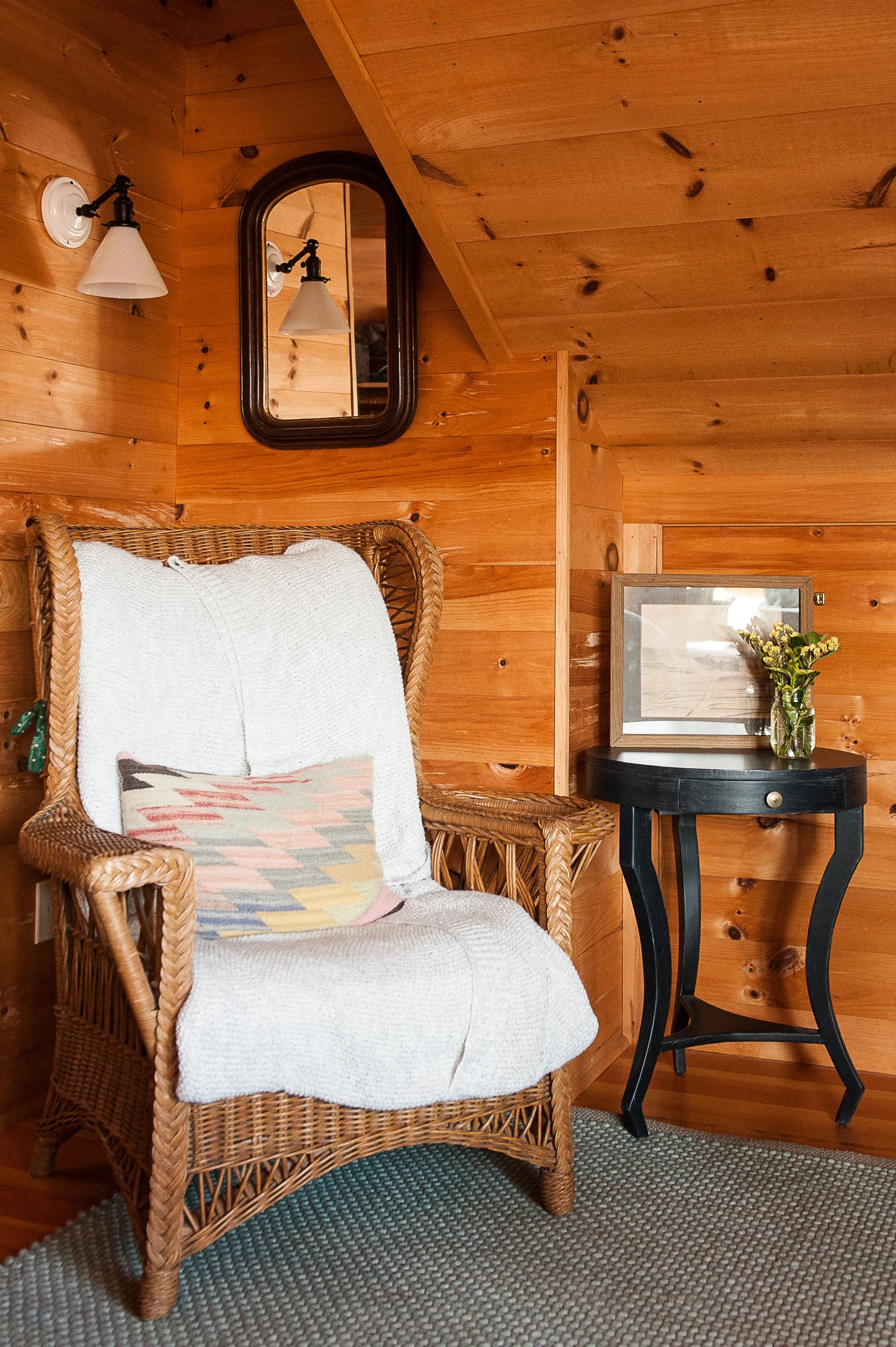 Maine Coastal Cottage Style: Interior Design & Decor Tips — Violet ...