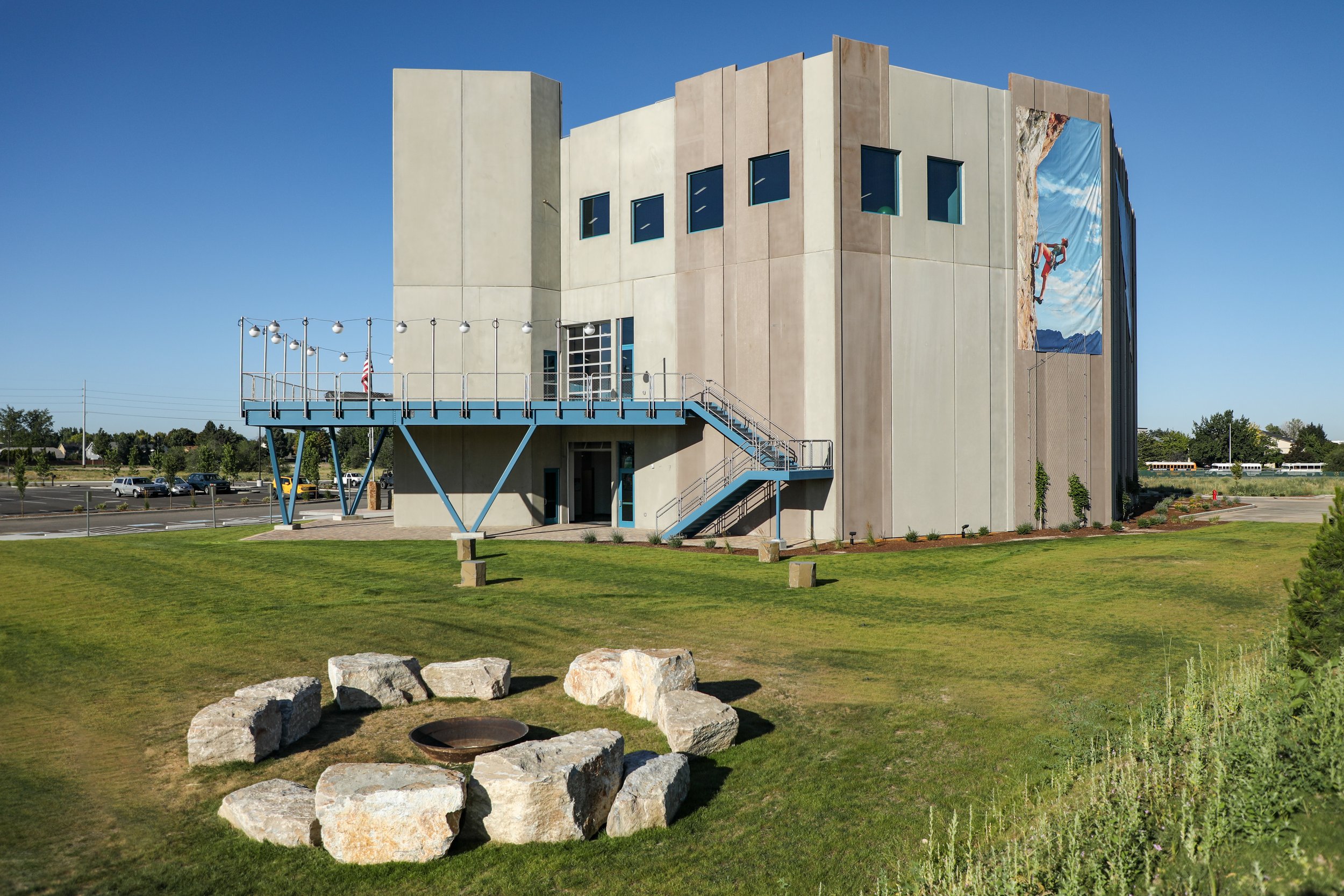Amenities — Vertical View