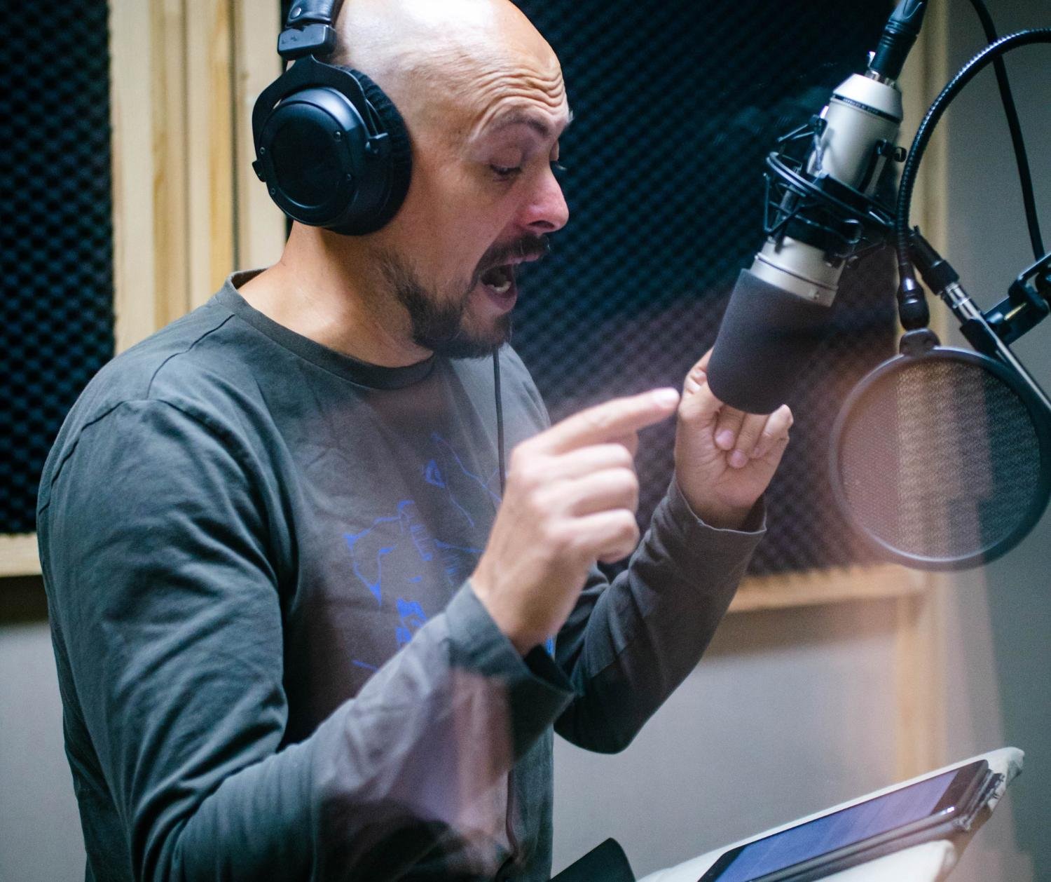 How To Increase Vocal Range: Tips and Techniques