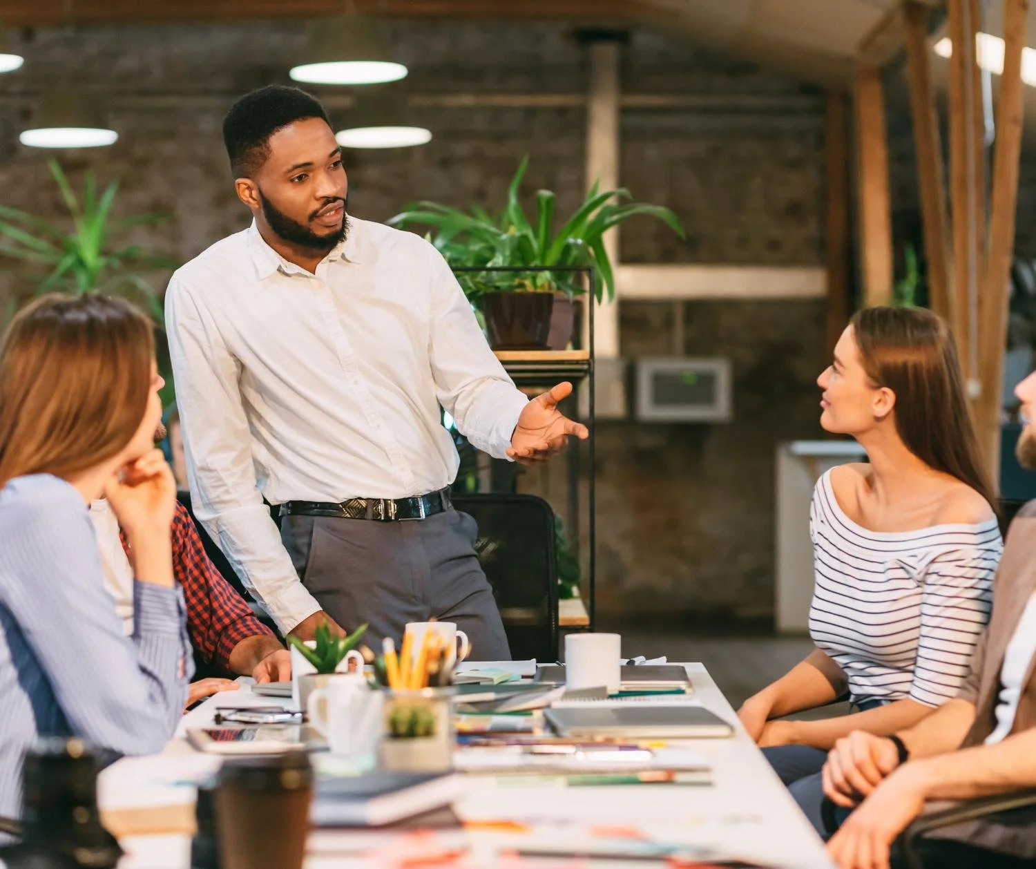 Building Confidence in Public Speaking: 13 Practical Tips