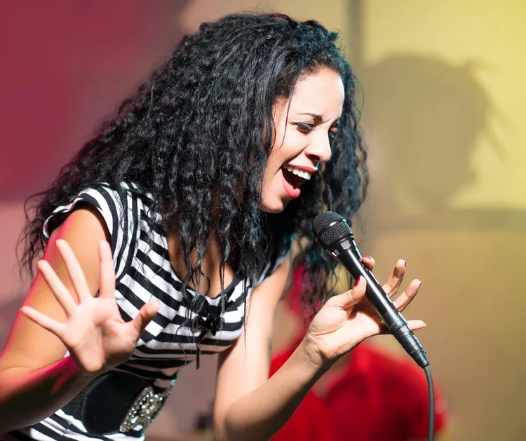How to Use Breath Control While Singing for a Powerful Voice