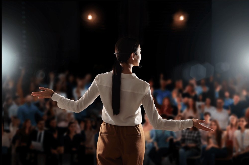 Building Confidence in Public Speaking: 13 Practical Tips